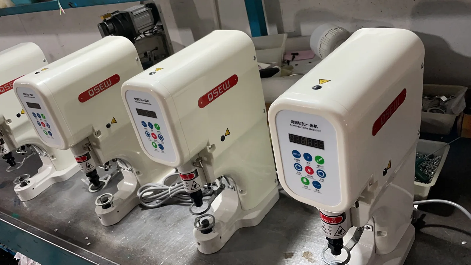 Qs-818de Servo Motor All In One Snap Button Attaching Fastener Machine ...