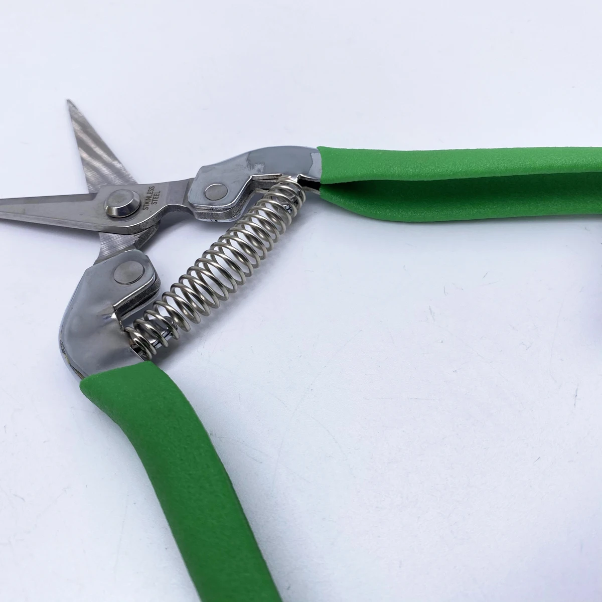 Garden Scissor Cutting Grape Fruits Clipper Pruning Shears Gardening ...