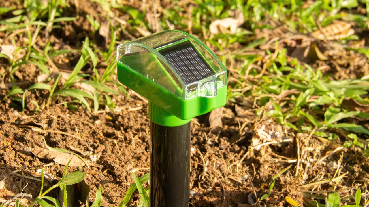 Ultrasonic Mole Repellent Waterproof Outdoor Solar Sonic Mole Repellent ...