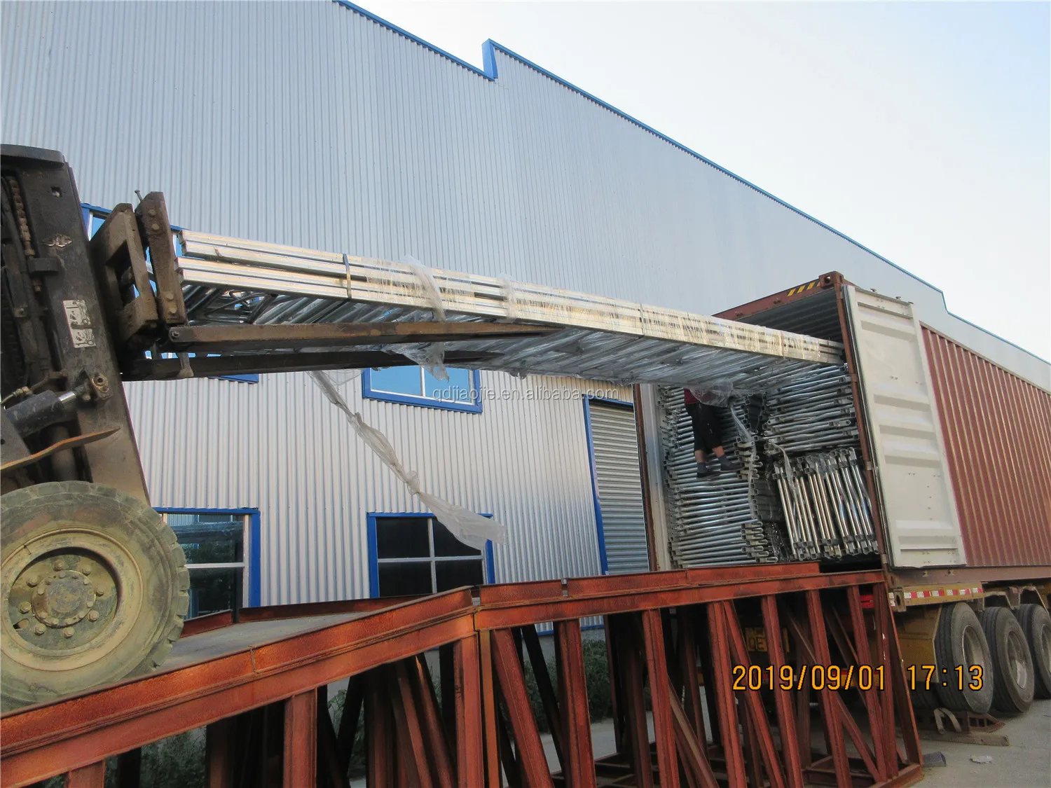 Hot Dipped Galvanized Cow Headlock - Easy Livestock Management