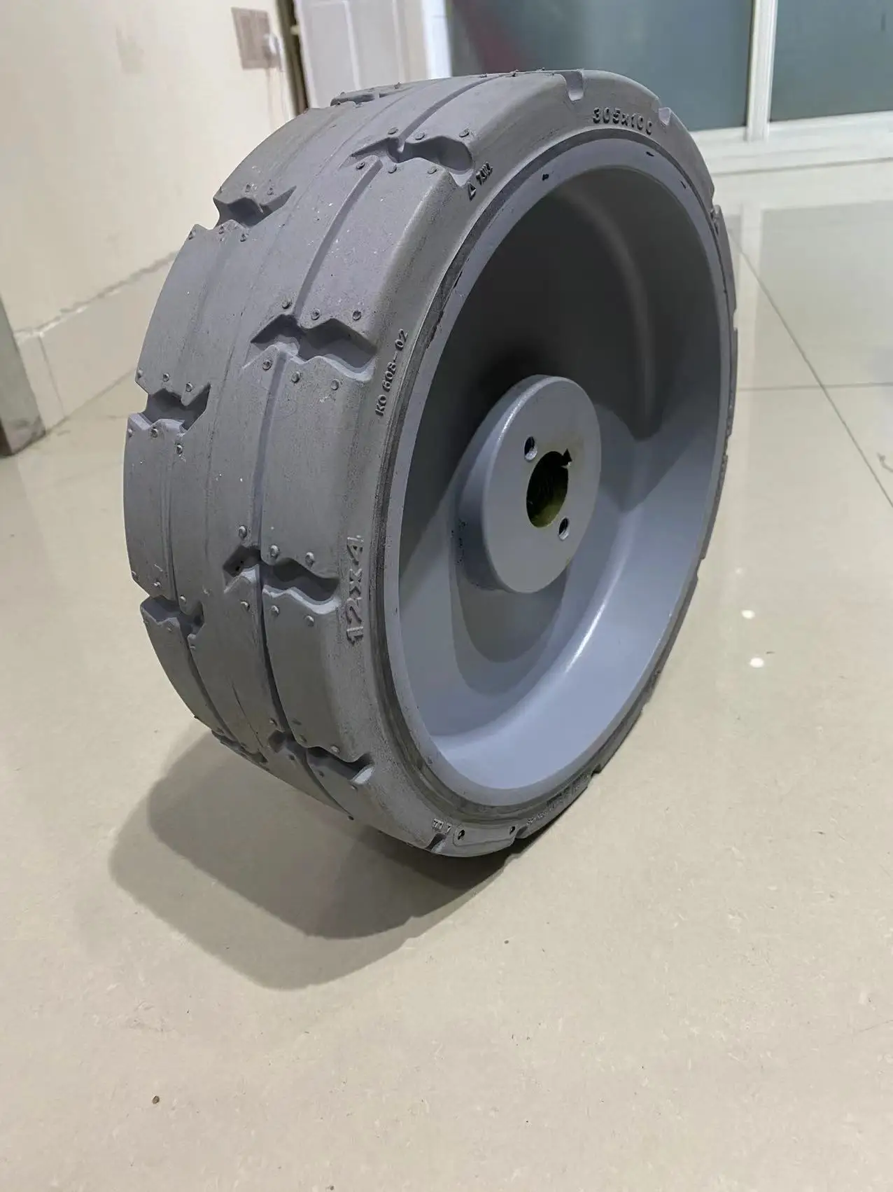 Snorkel Self-propelled Scissor Lift Rubber Solid Wheel Tires 12x4 Solid ...