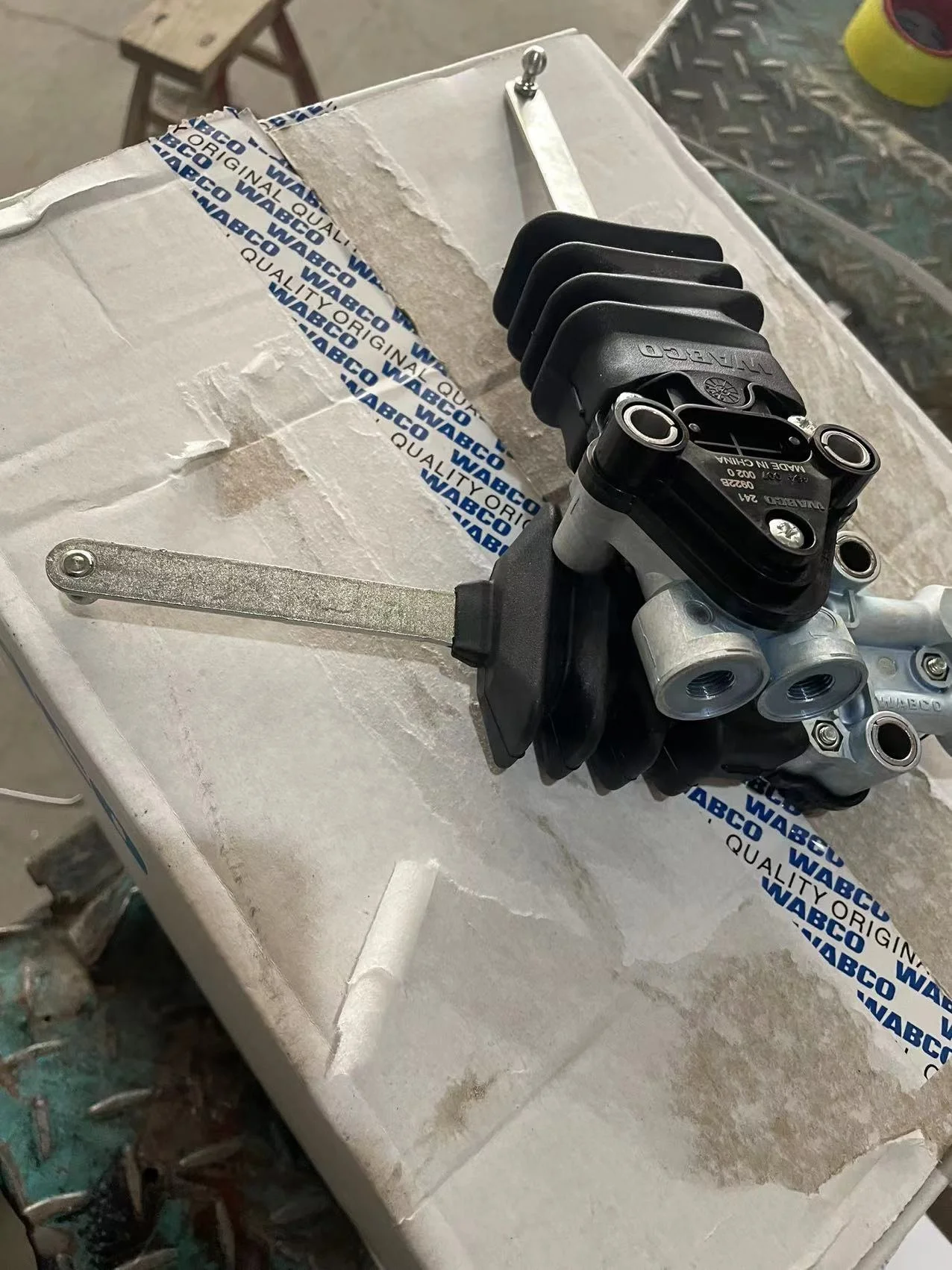 Original Wabco 4640070020 Leveling Valve Kamaz 5490 54901 6580 V-olvo S ...