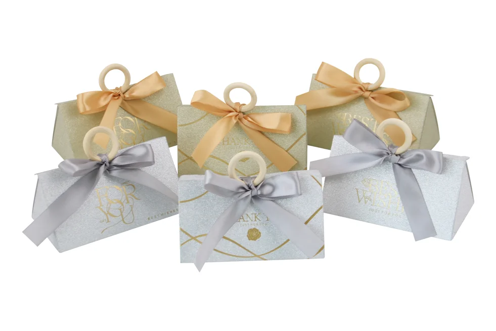Luxury Triangle Candy Paper Boxes With Ribbon and Ring Chocolate Favour ...