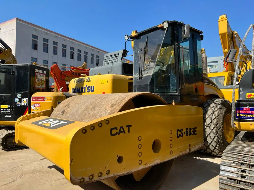 Used Caterpillar CS683E Roller - Vibratory Compactor for Sale