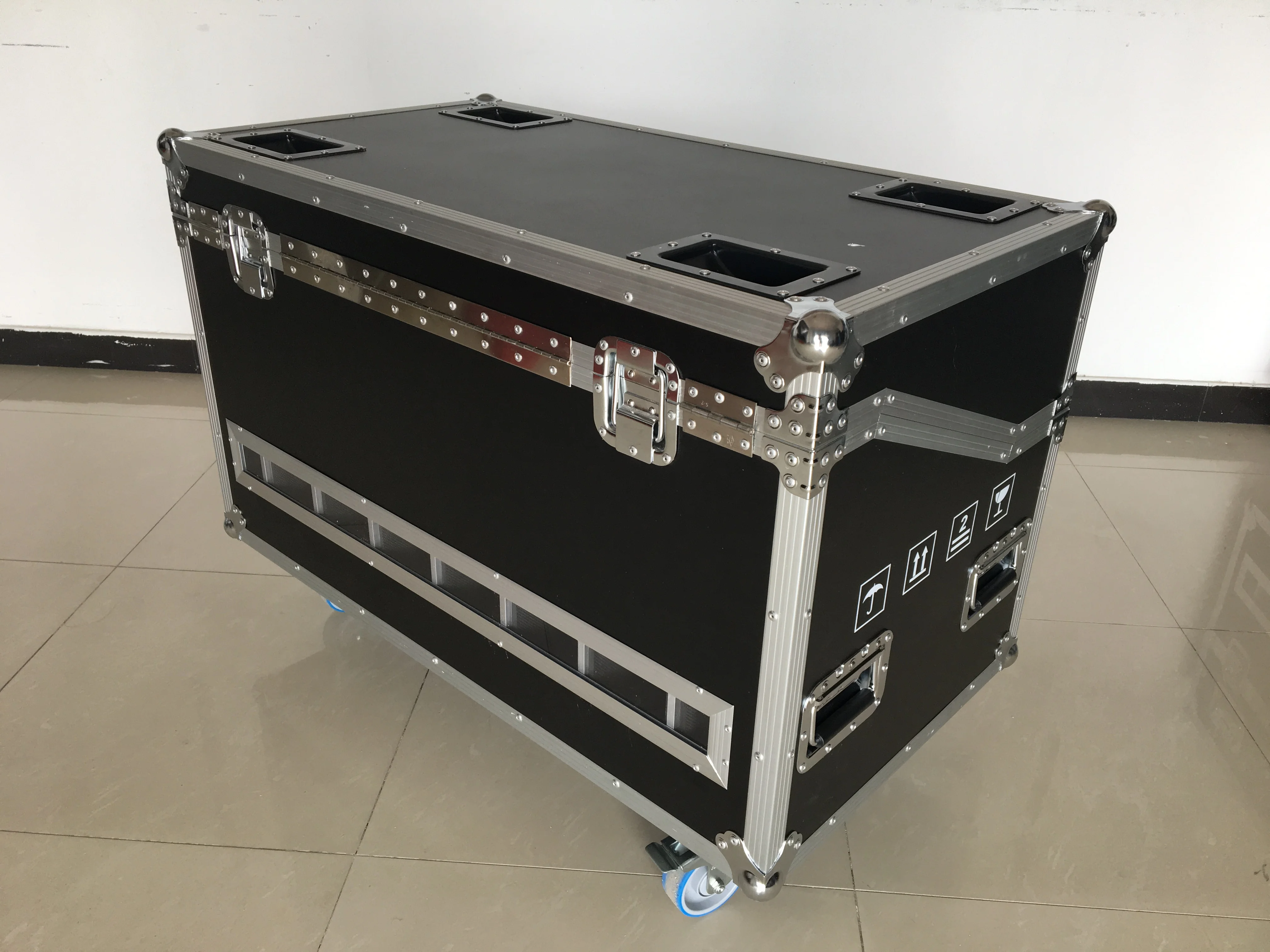 8in1 P3 Led Display Screen Touring Flight Road Cases For Led Packing ...