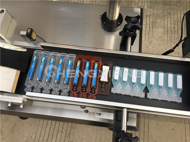 Automatic Tag Flat Label Applicator Machine For Flat Box Plastic Bag ...