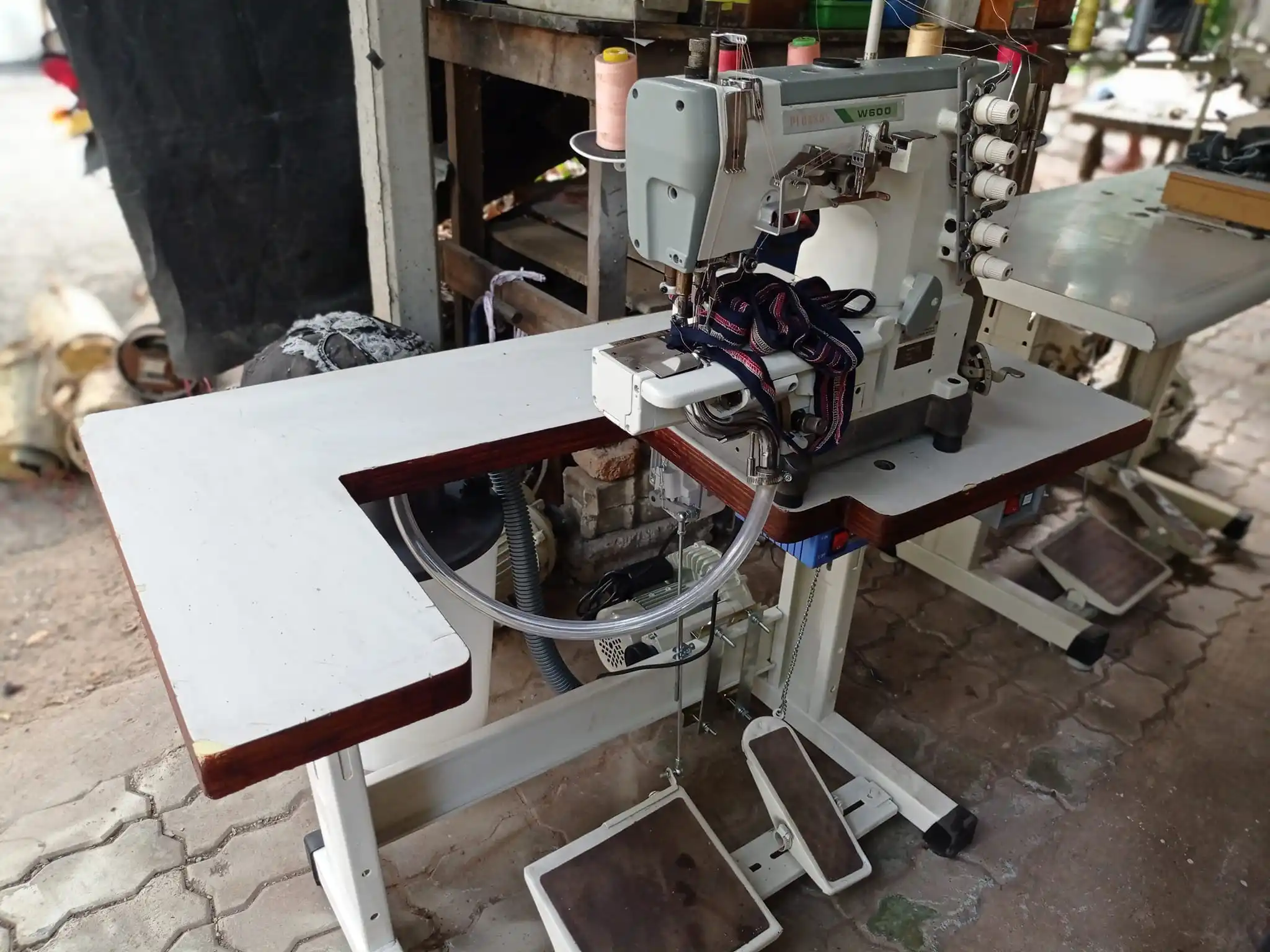 Pegasus W600 Industrial Sewing Machine - High-Speed & Easy Operation