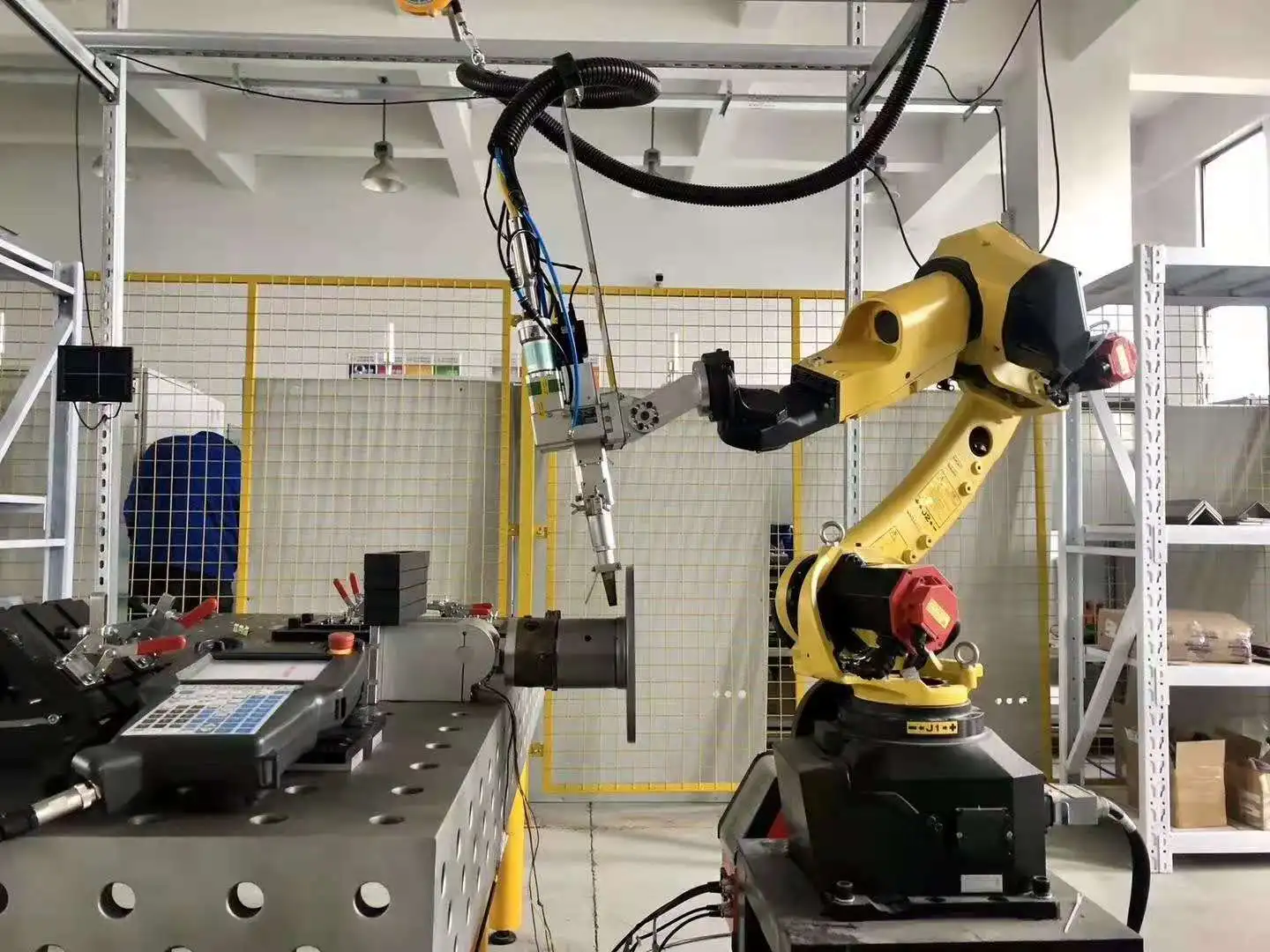 Fiber Laser Robot Arm 3d Cutting Tube - Buy 3000w 2000w Fiber Laser ...