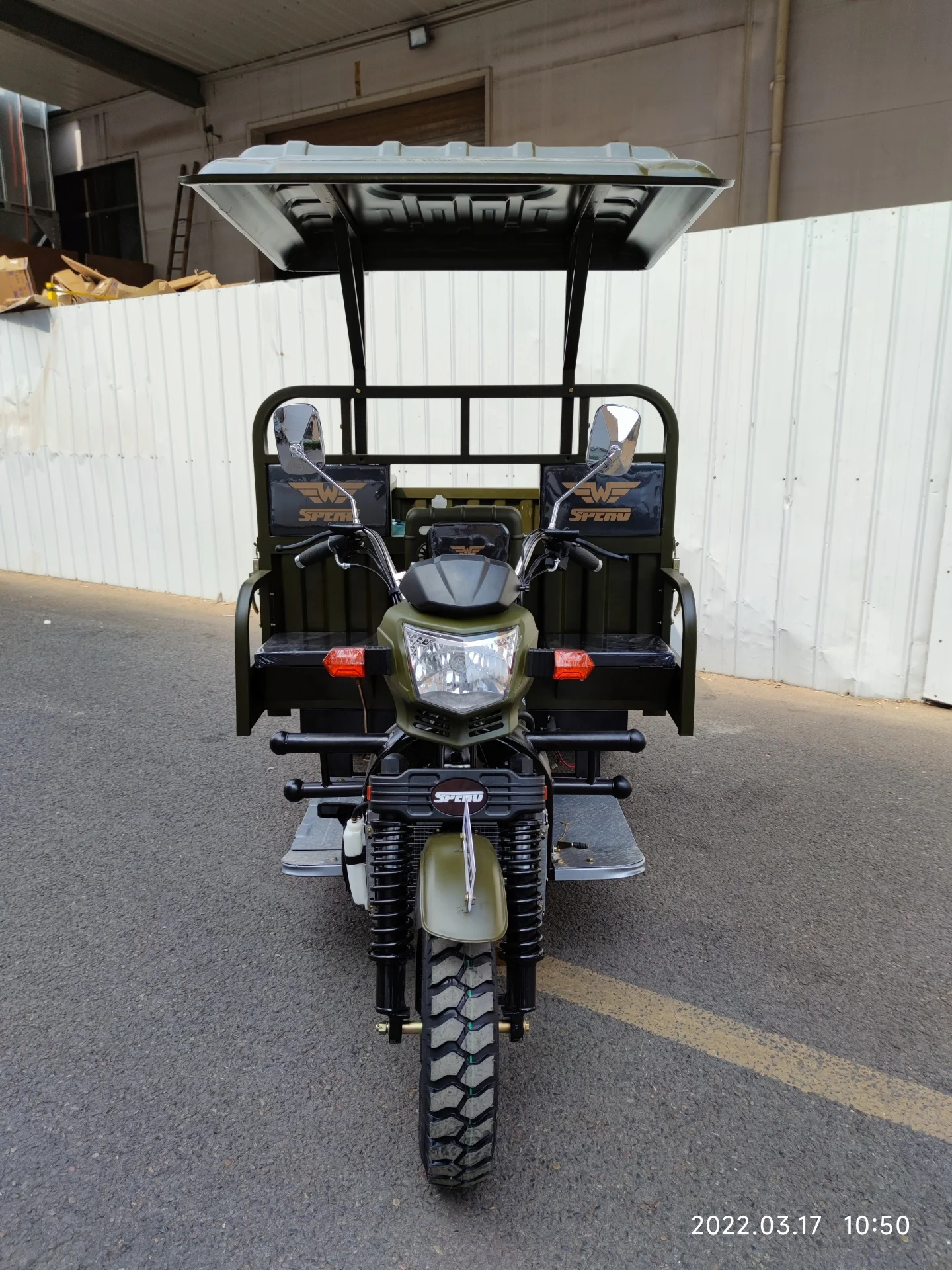 Strong Aboboyaa 200cc Cargo Tricycle with Bluetooth Stereo