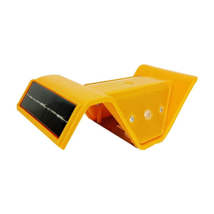 Trapezoid Reflector Guardrail for Roadway Safety - High Visibility ...