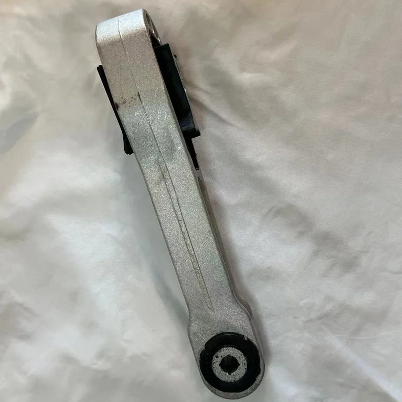 适用于v40 2.0 D3 2015的oem右发动机支架31359642 - Buy 发动机悬置支架,沃尔沃v40,沃尔沃d3 Product ...