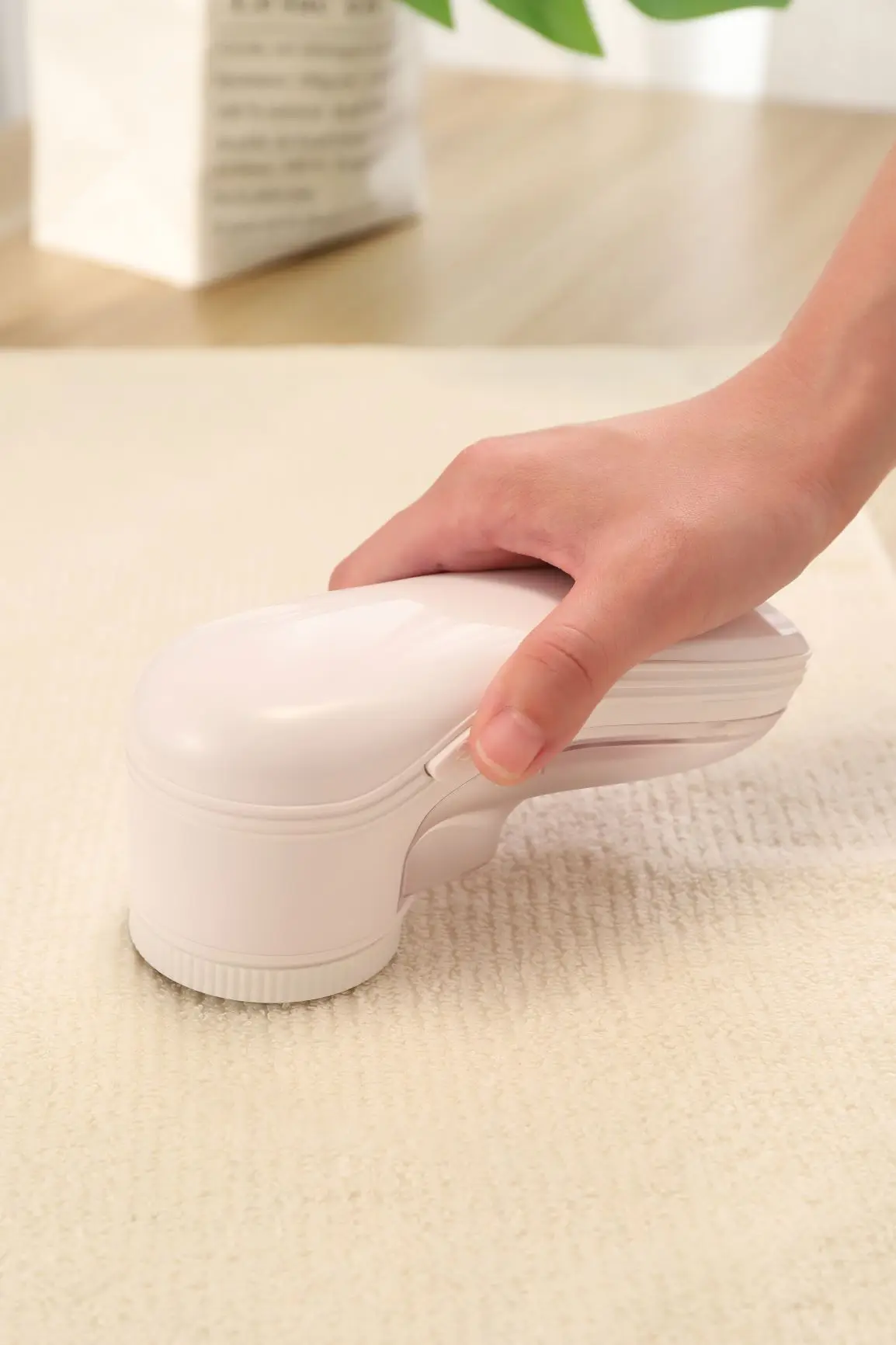 Rechargeable Mini Lint Remover - Efficient Clothes Shaver