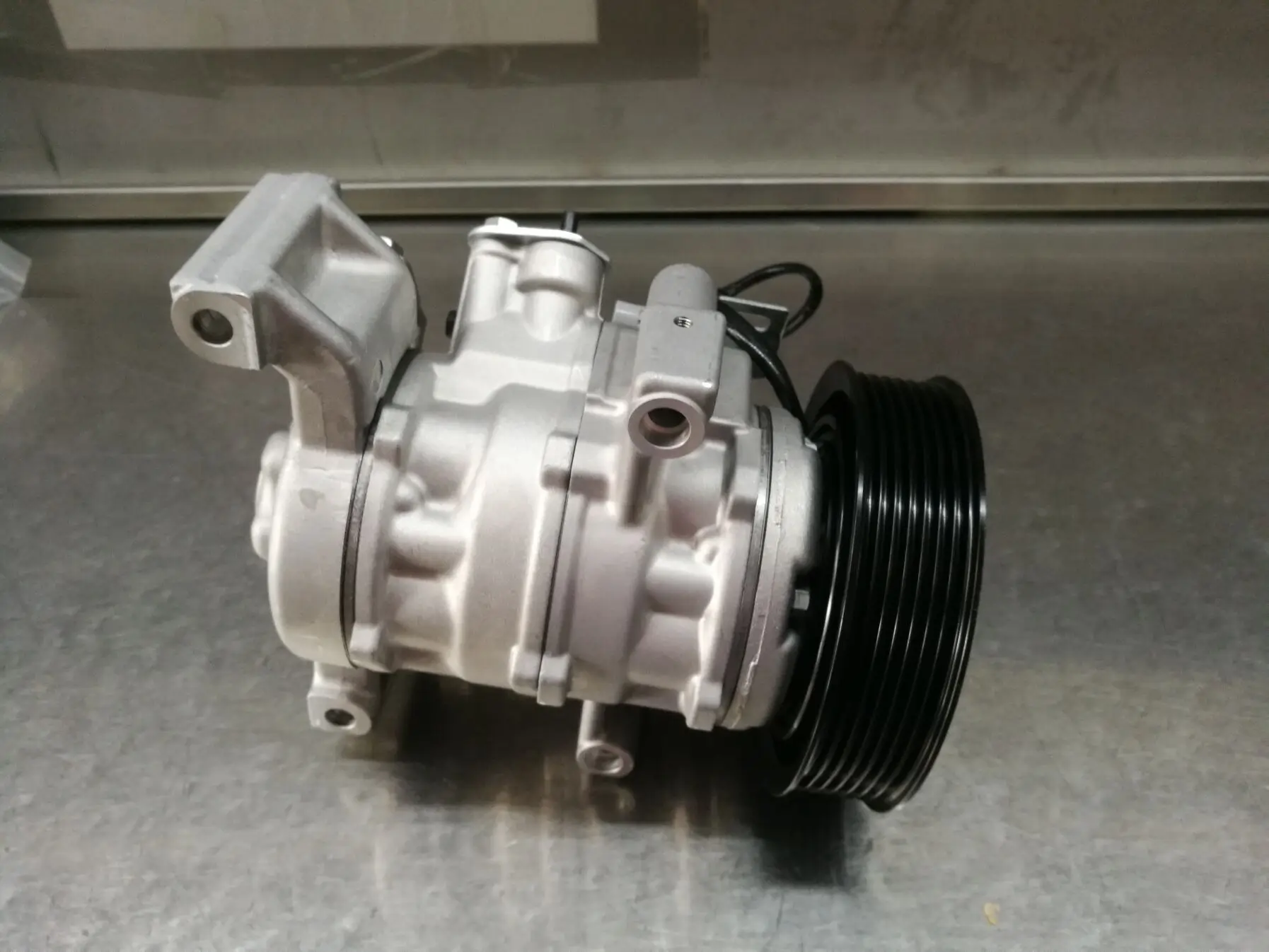 OEM 883200K660 AC Compressor for Toyota Hilux 2.8 Diesel