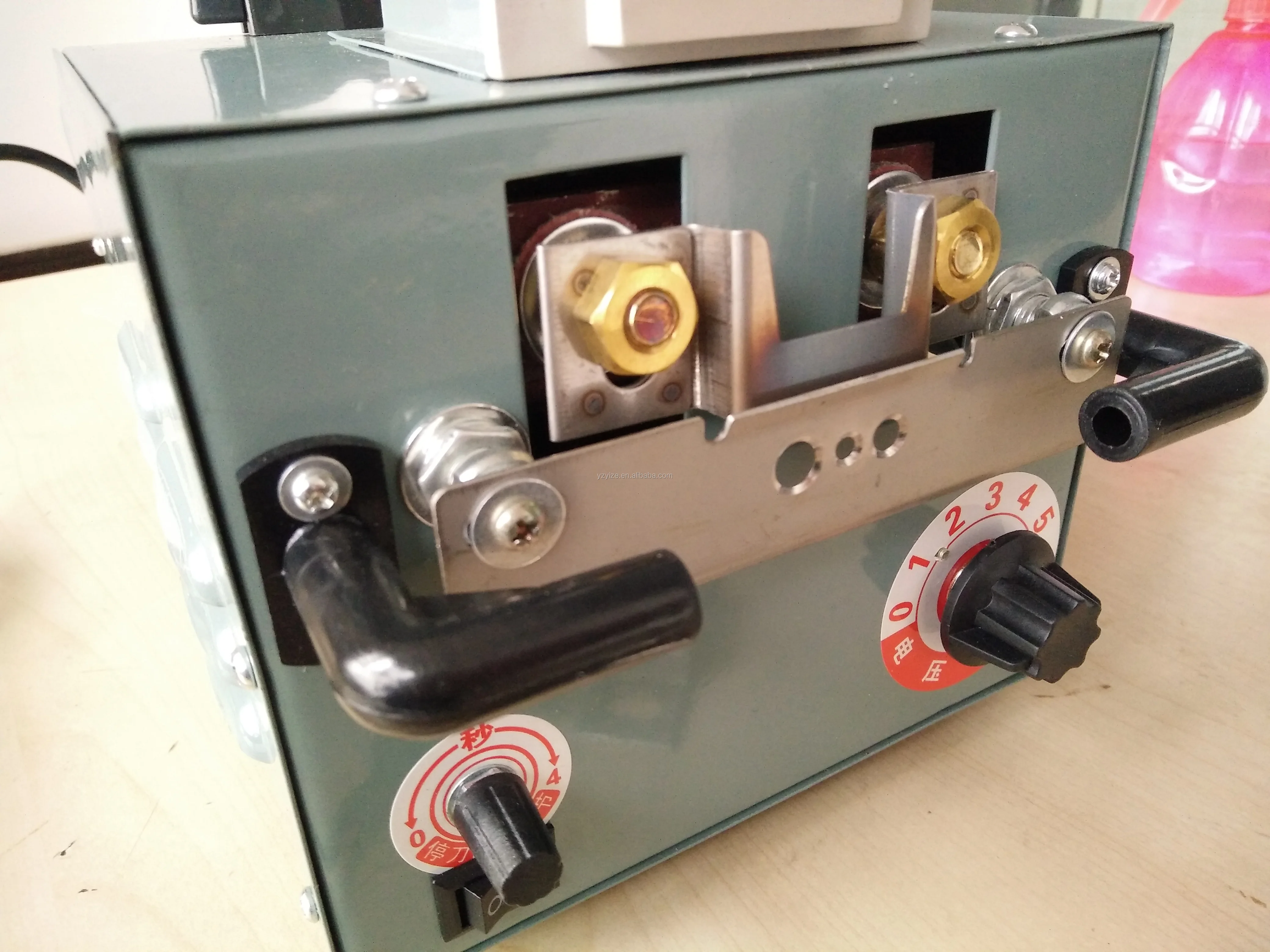 Beak Trimming Machine Farms Poultry Machine Chick Debeaking Automatic ...