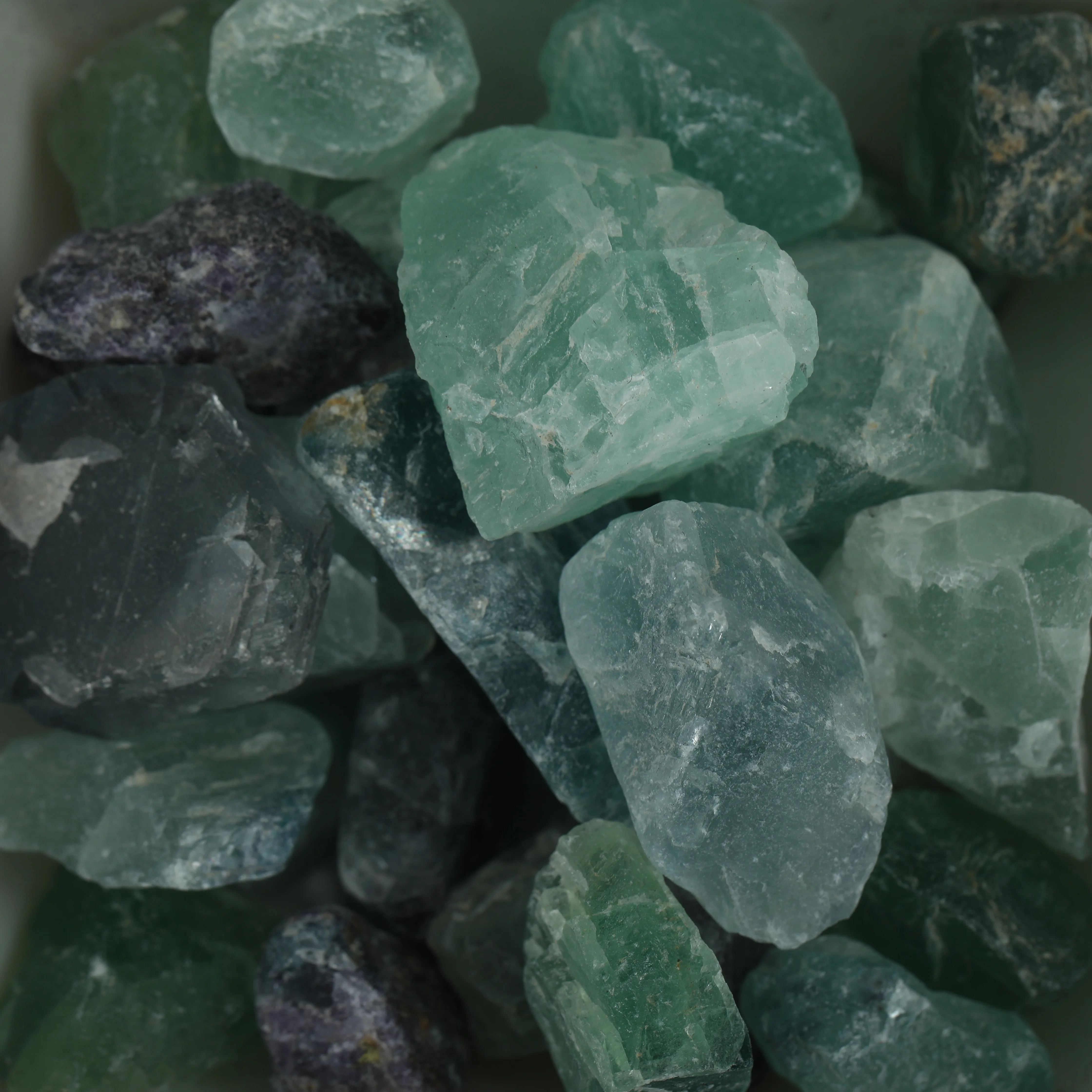 Green crystal raw stone, high content of fluorite, 97 content of ...