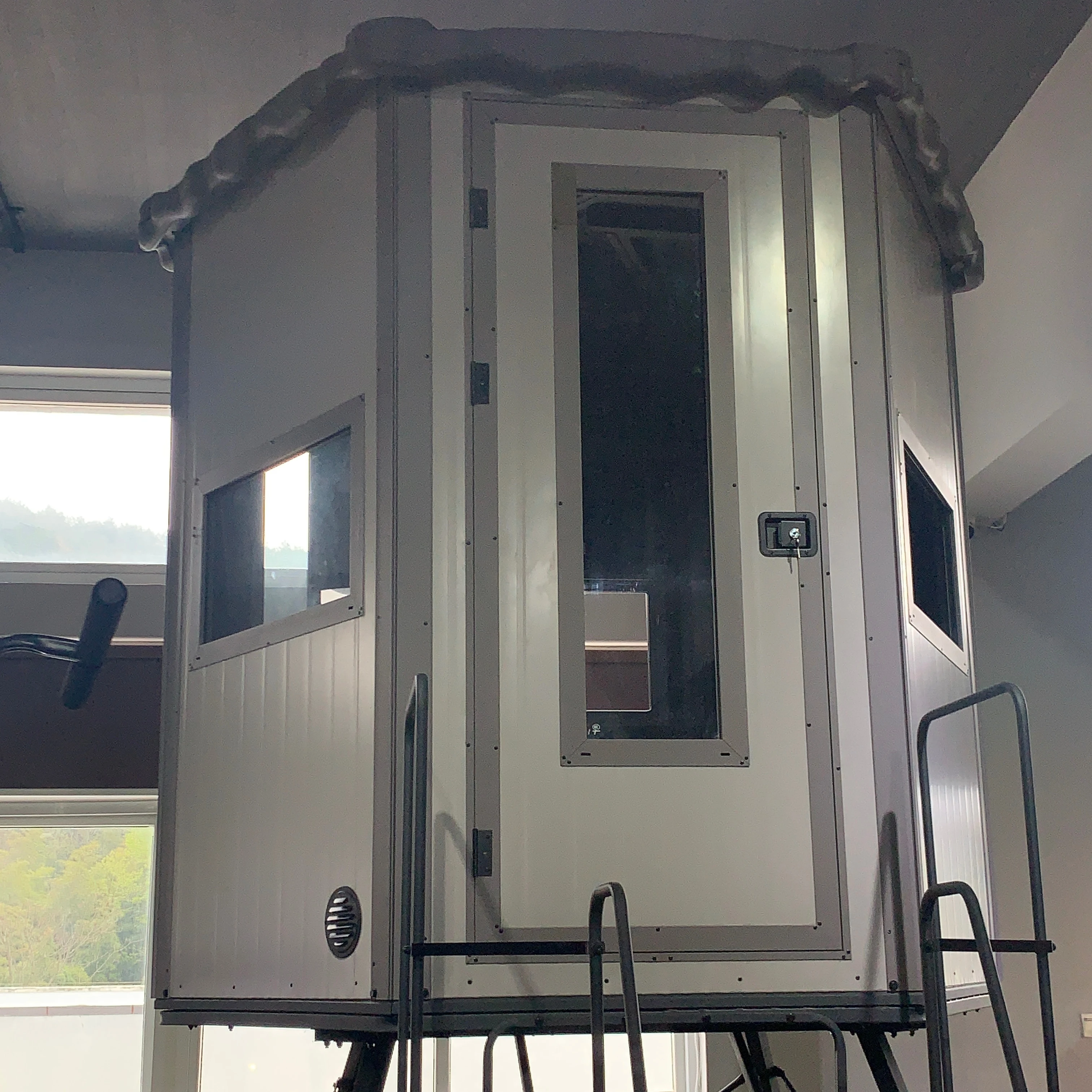 Elevated Hunting House - Box Office Blind by INNOPOWER