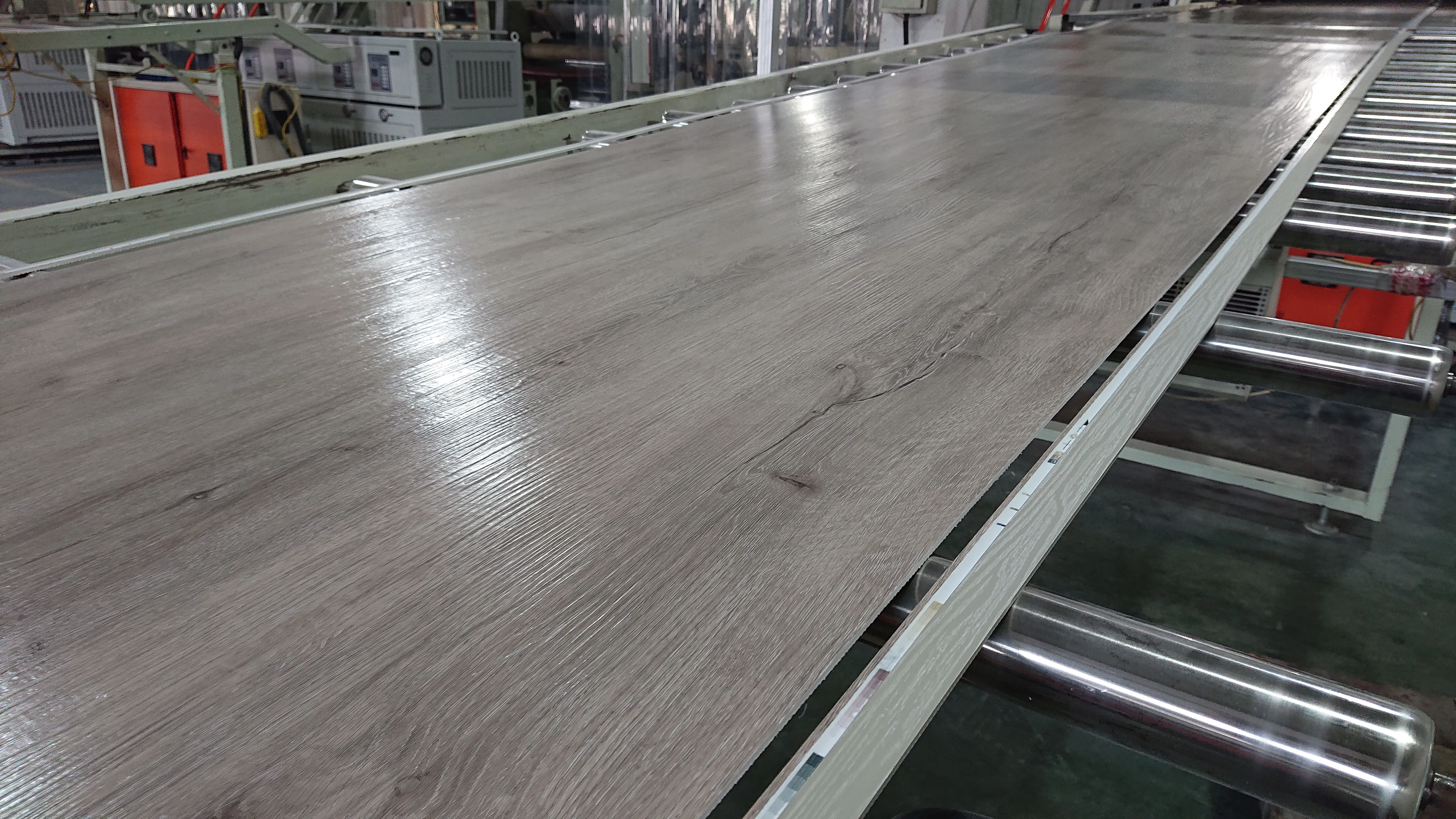 SPC Vinyl Tiles - Durable, Fireproof Flooring Solutions