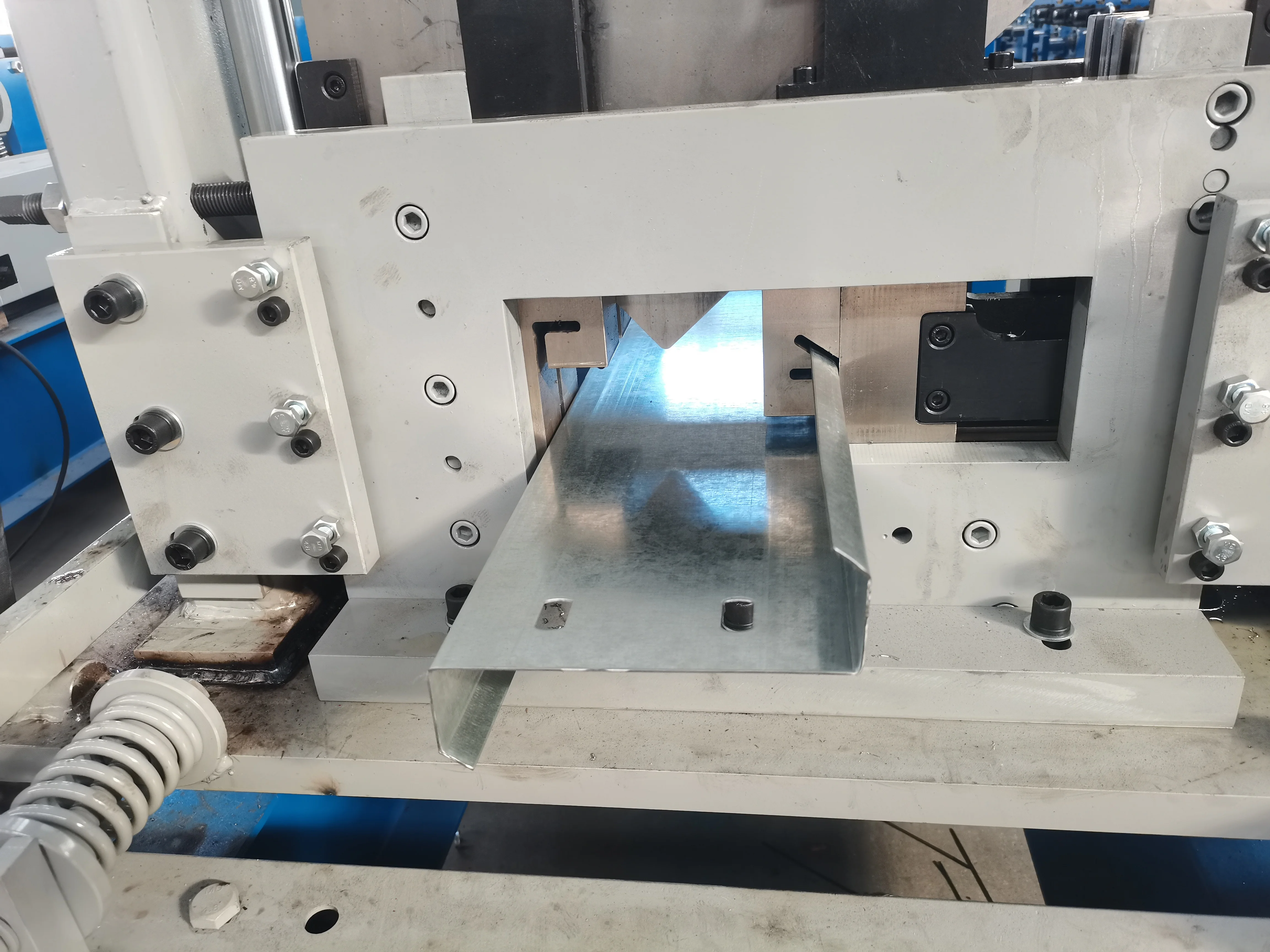 C Z Purlin C Steel Frame Metal Building Hydraulics Cutting Fully ...