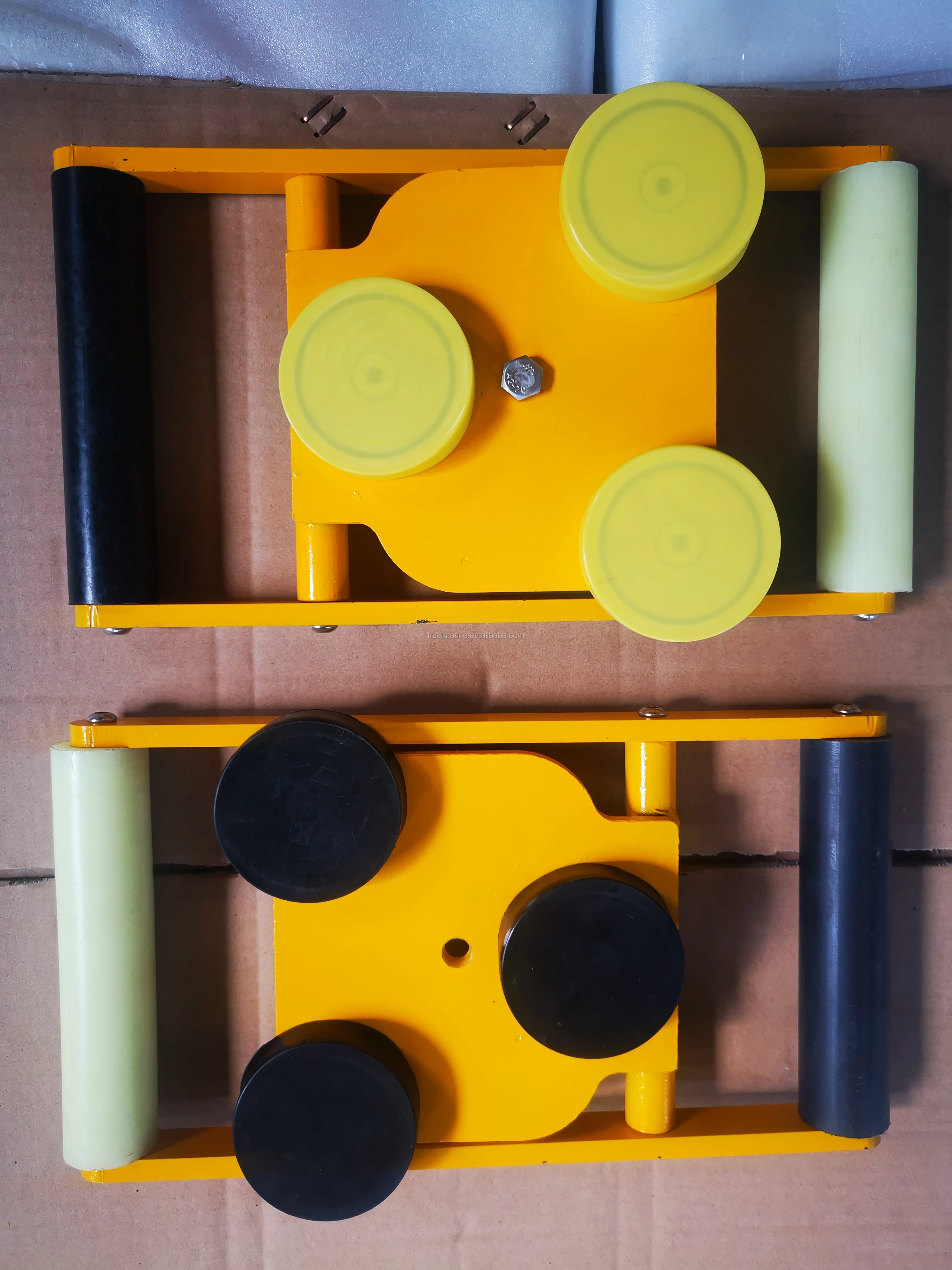 Yellow Pilot Ladder Magnet with Certificate - 300kg-1000kg