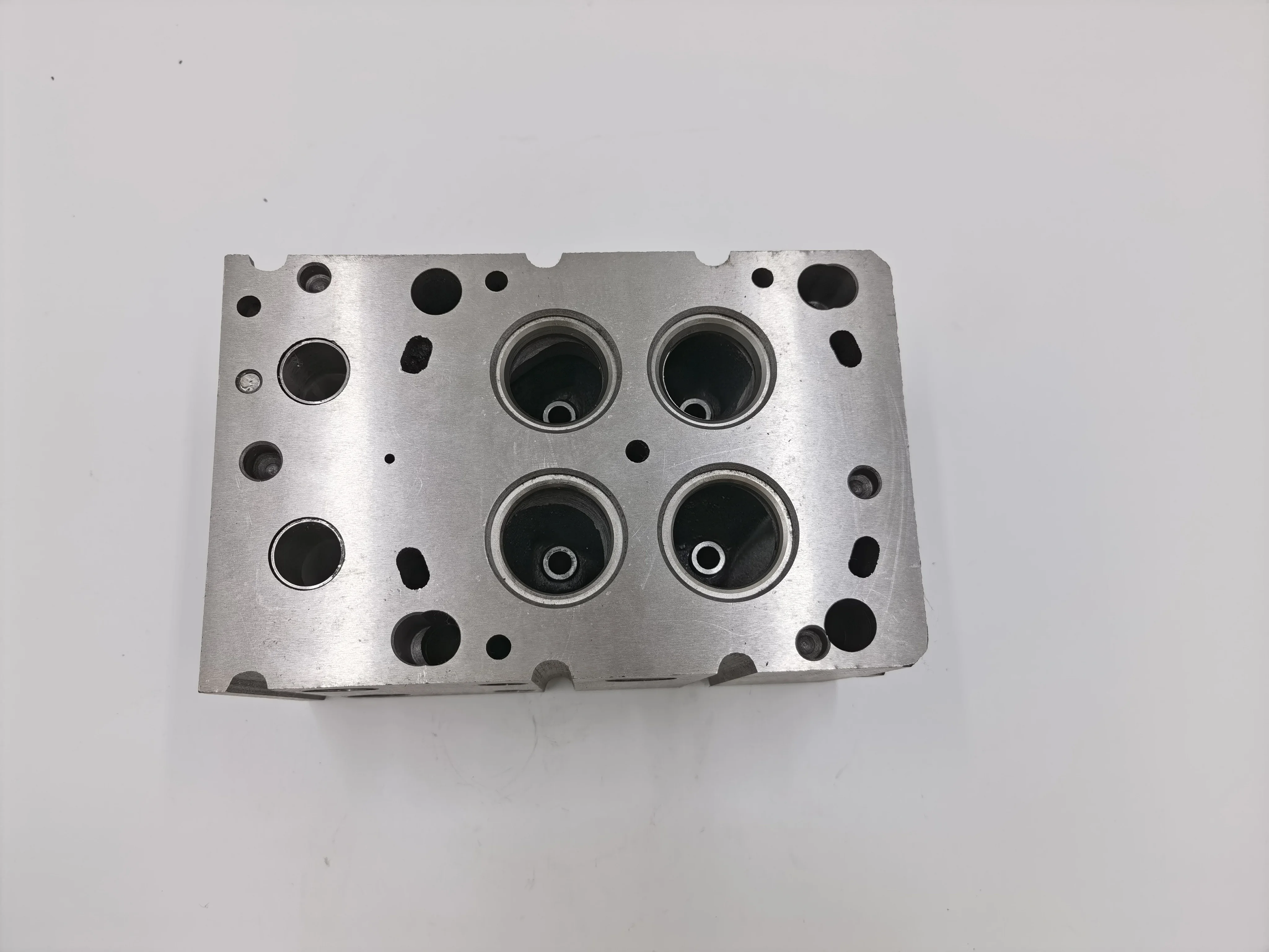 SINOTRUK Howo Truck Spare Parts - Weichai Engine Cylinder Head 612650040001