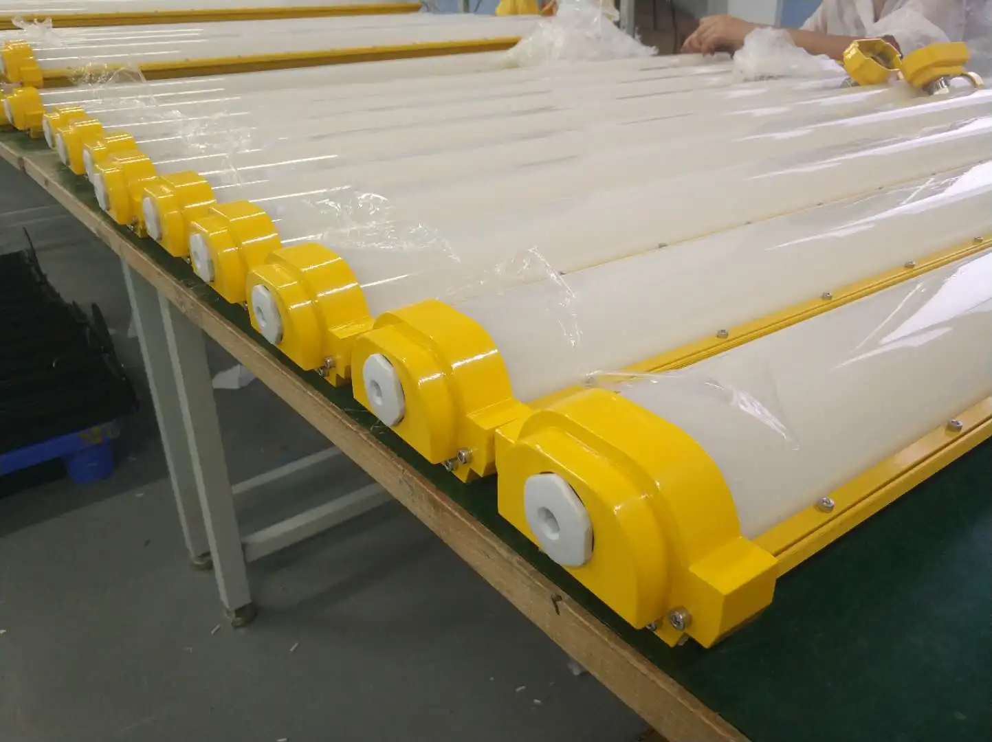 Explosion-proof Led All Plastic Fluorescent Tube With Emergency Light ...