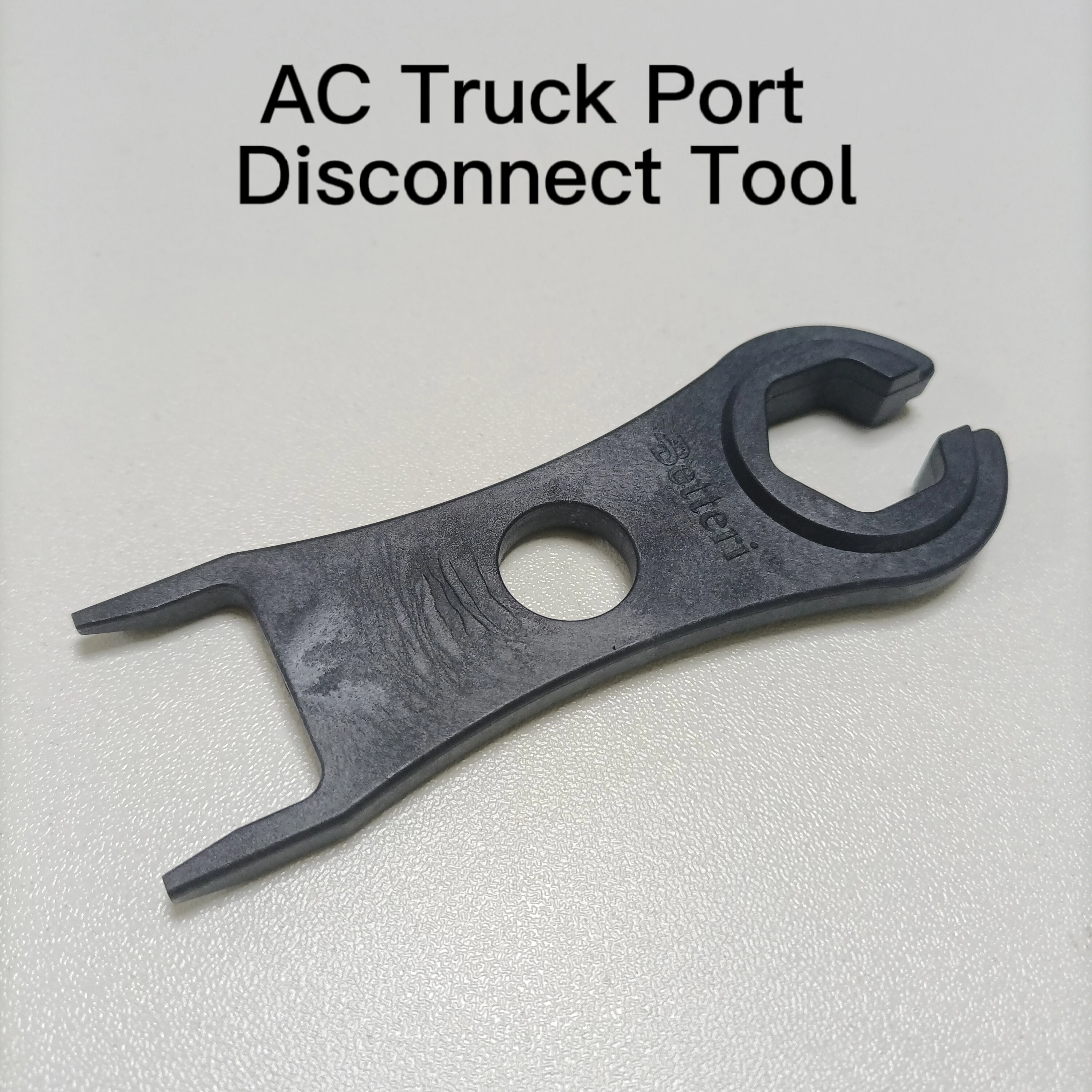 Hoymiles Power AC Trunk Port Disconnect Tool - Solarengineer