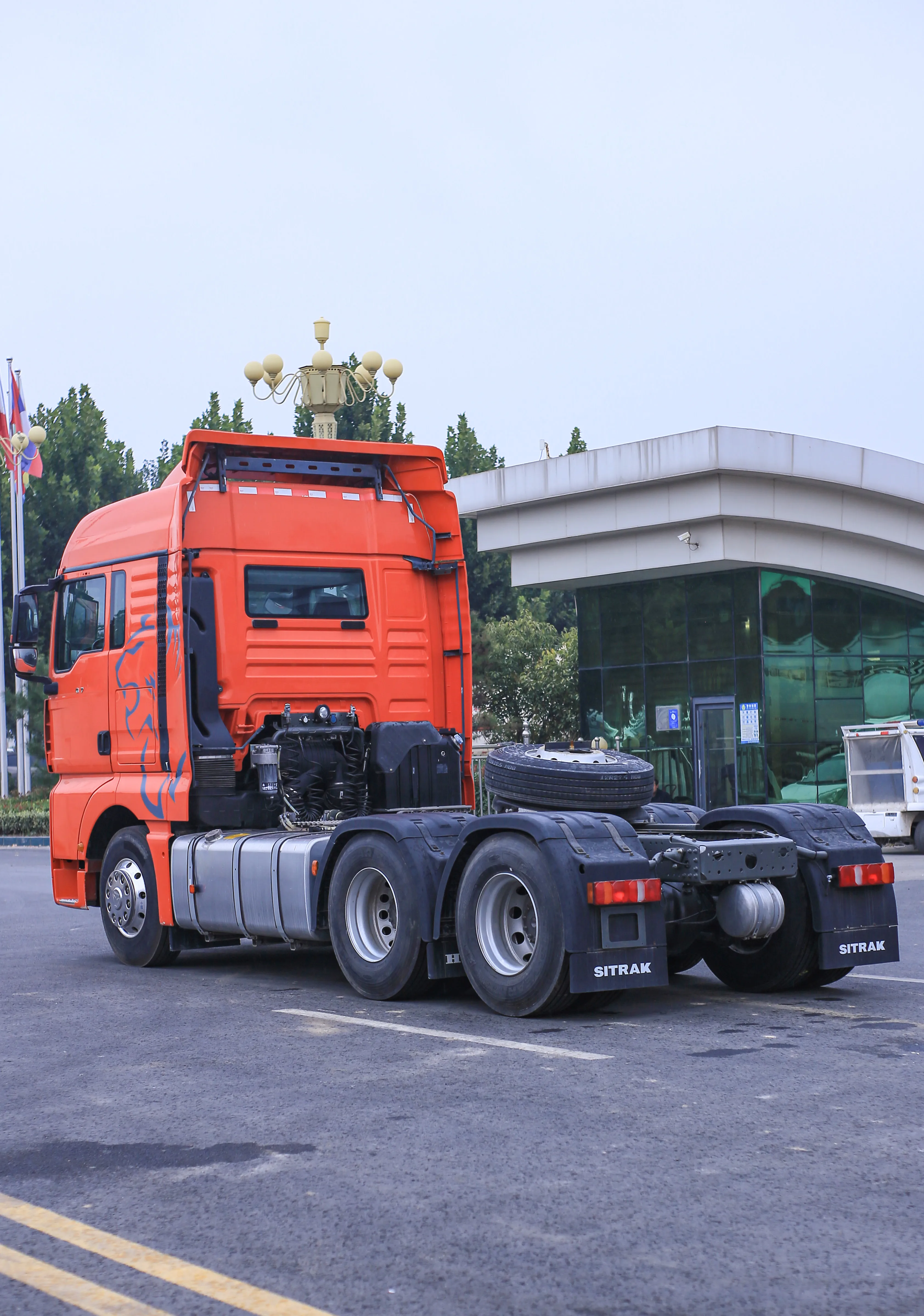 Sinotruk HOWO G7 Tractor Hot Sale 6X4 540HP 600HP C7H C9H Truck Tractor ...