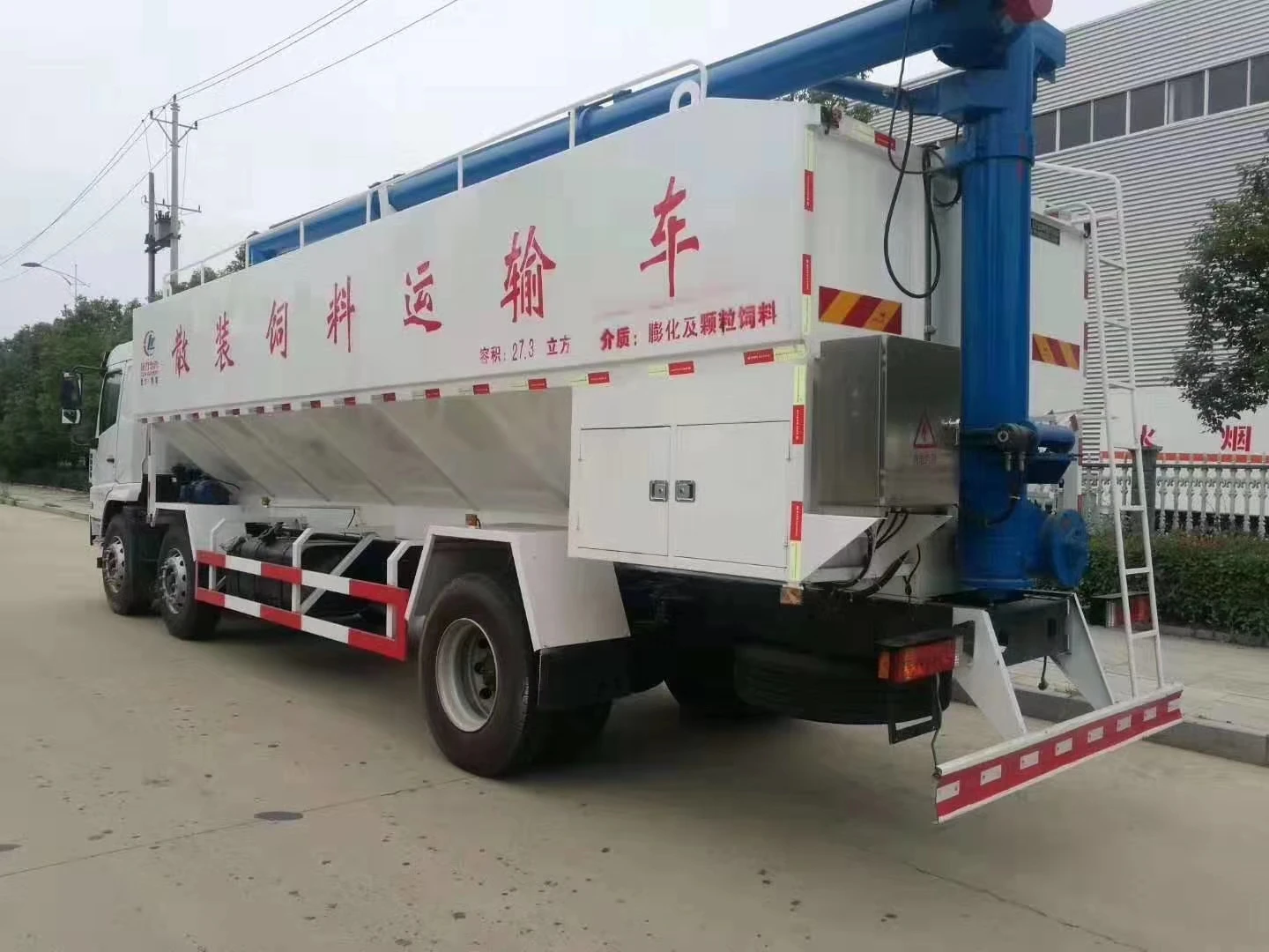Brand New Animal Feed Truck Bulk Feed Truck Farm Poultry Feed Trucks ...
