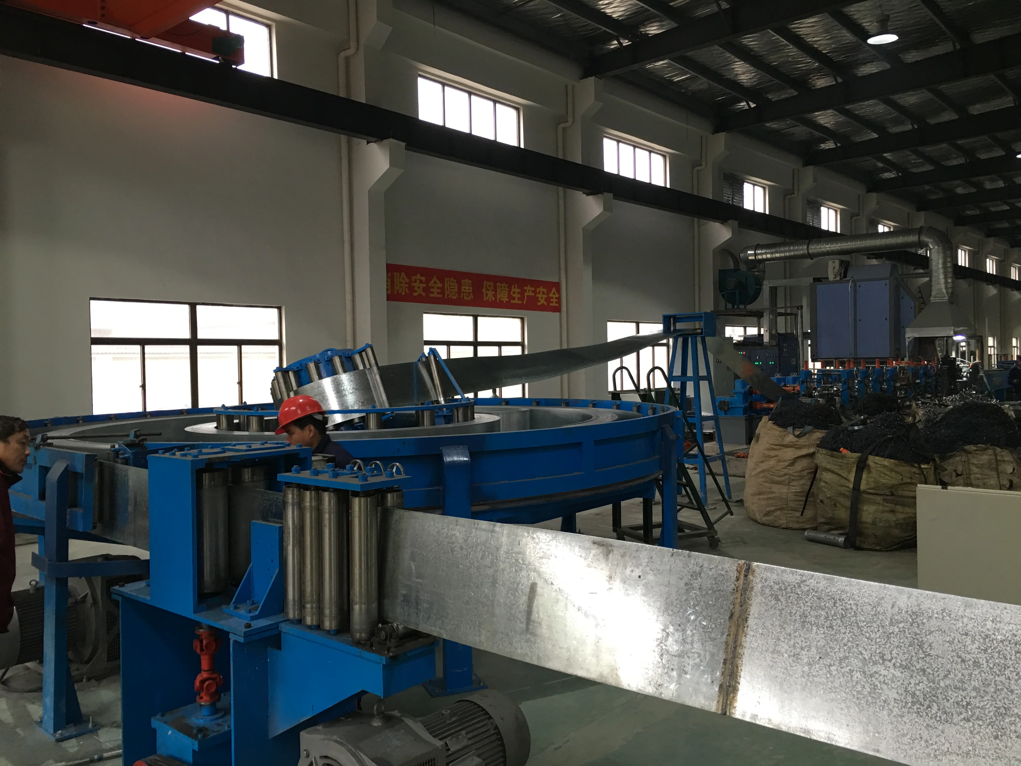 Vertical Cage Loop Accumulator - Efficient Pipe Storage