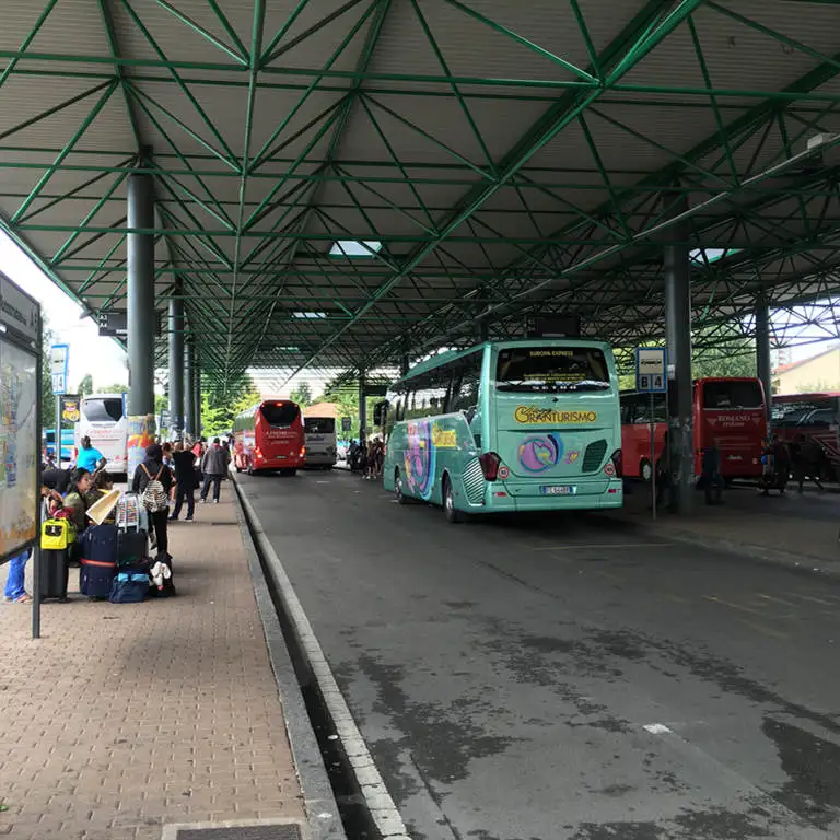 Prefabricated Metal Bus Station Building - Durable & Customizable