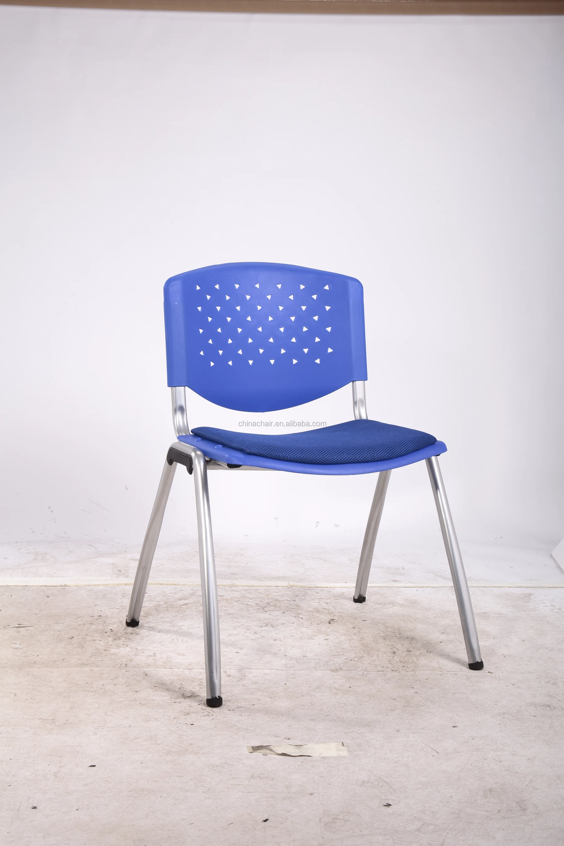 Stackable Plastic University/college Classroom Desk Chairs With Cushion ...