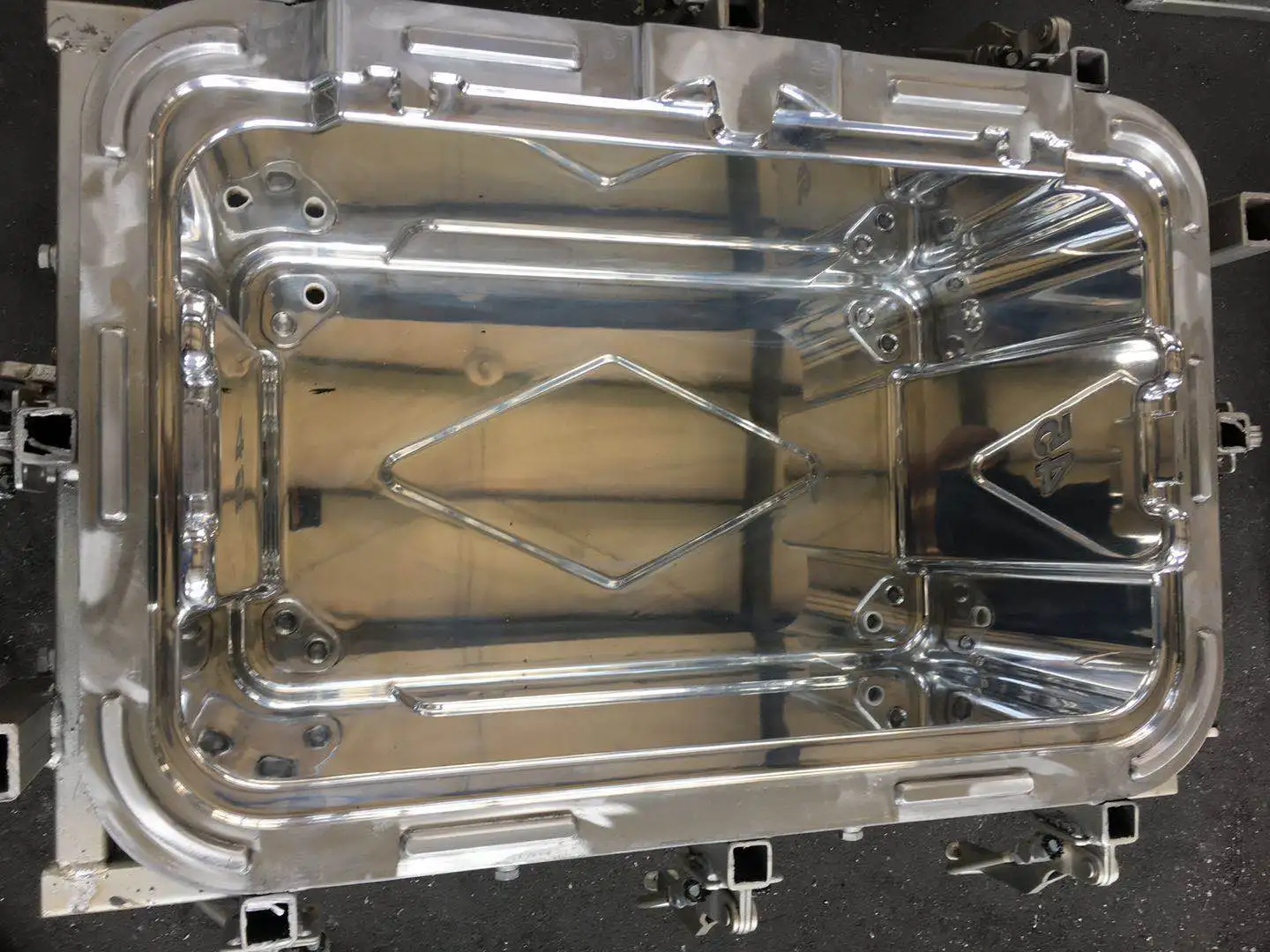 SYCOOLER Rotomold Molding - Customized Cooler Box Molds