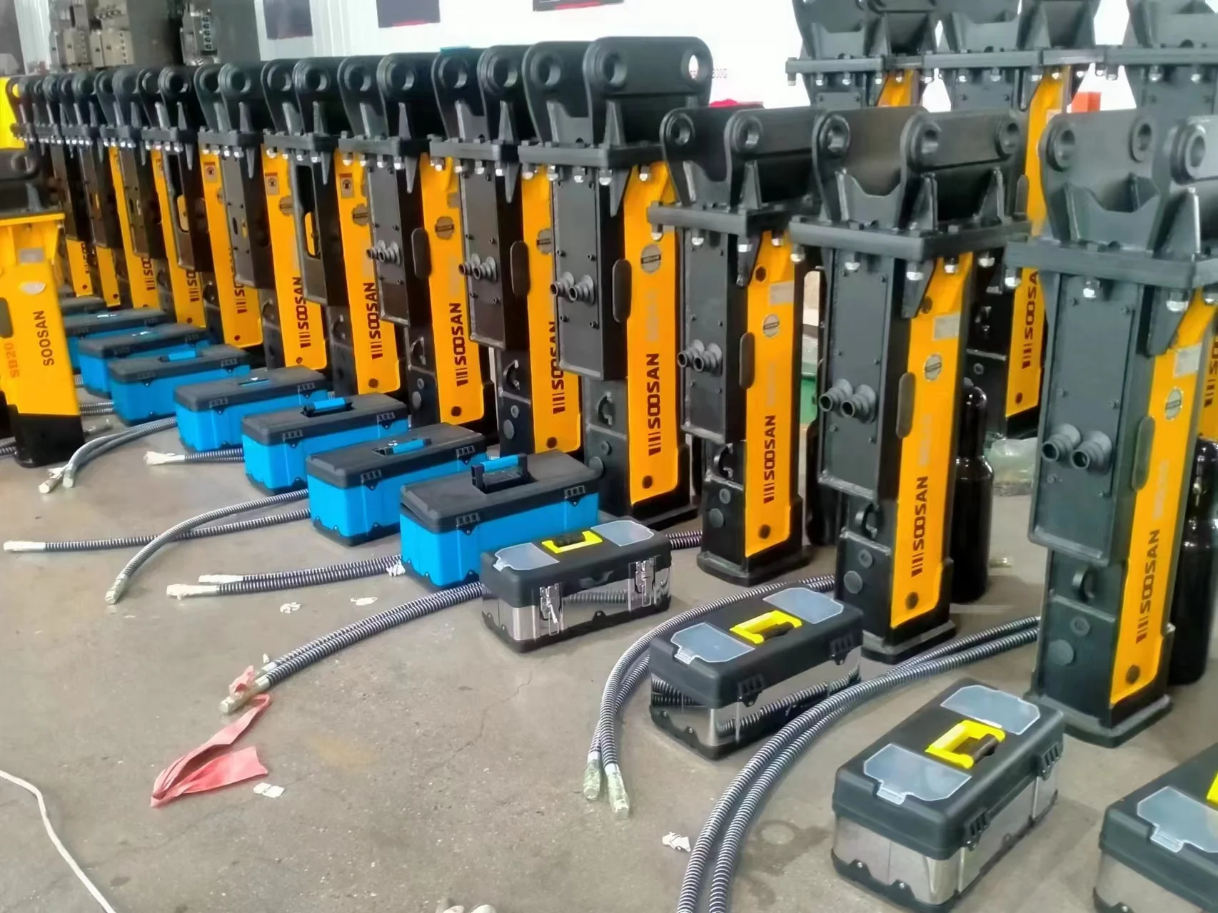 For Soosan SQ43 Hydraulic Breaker with Powerful Working Engine Core ...