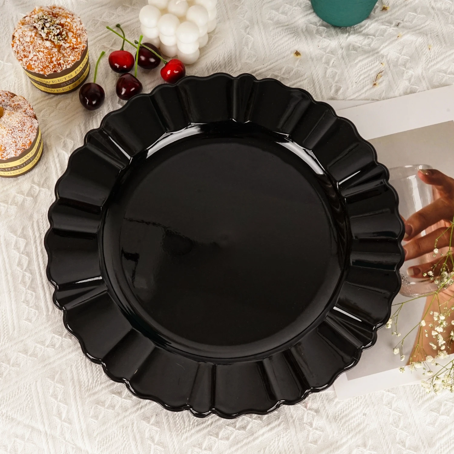 Minimalist Black Plate Wave Texture Rim Plastic Charger Plate Hotel ...