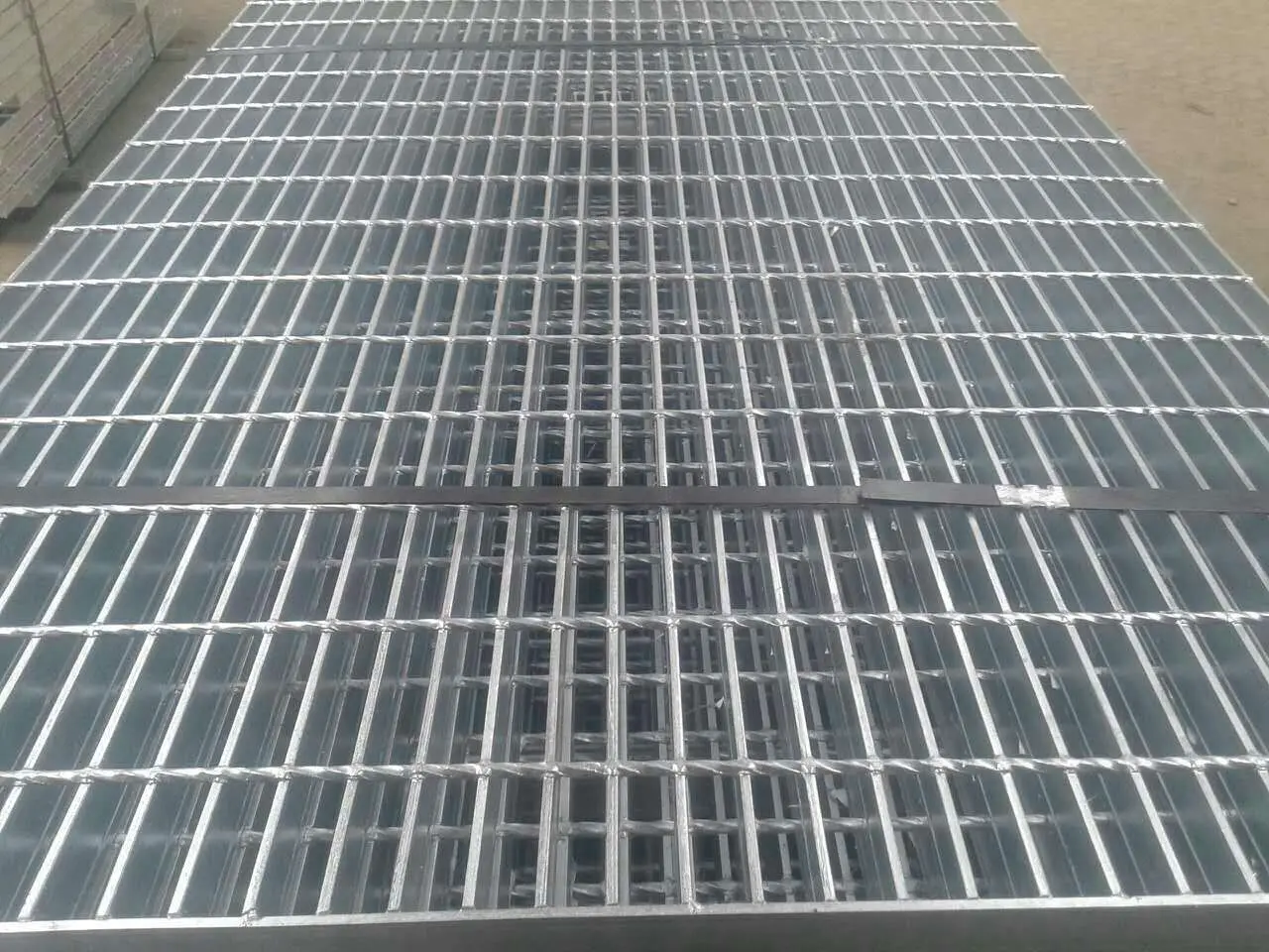 Fully Bound Galvanised Steel Grating Walkway - 2000mm X 1000mm - Buy ...