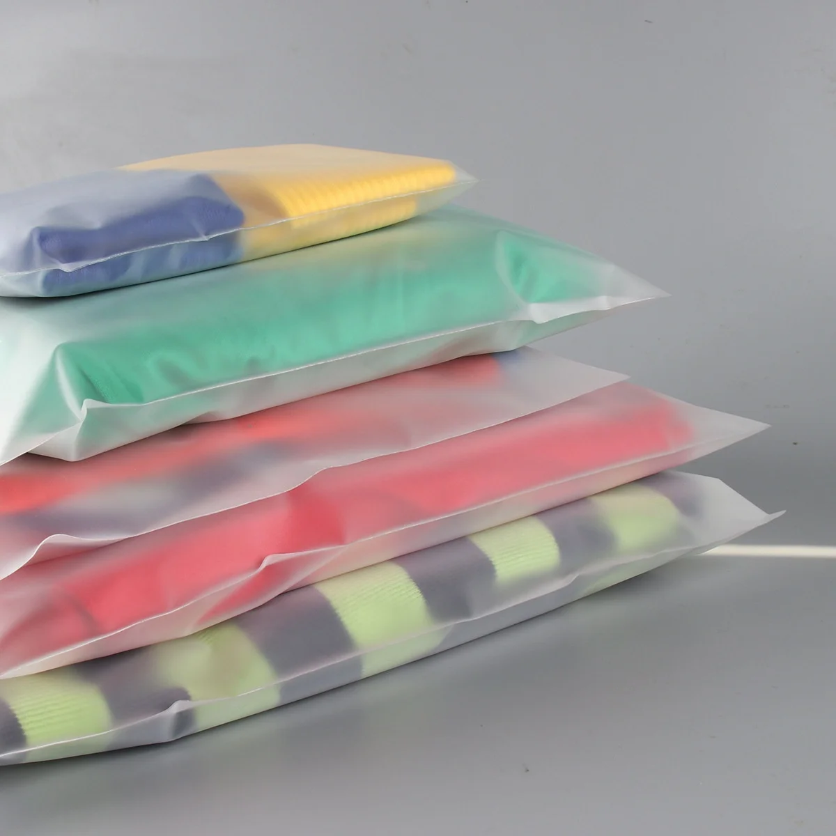 Transparent PE Self-Sealing Zipper Bag for Clothing Apparel Wigs ...