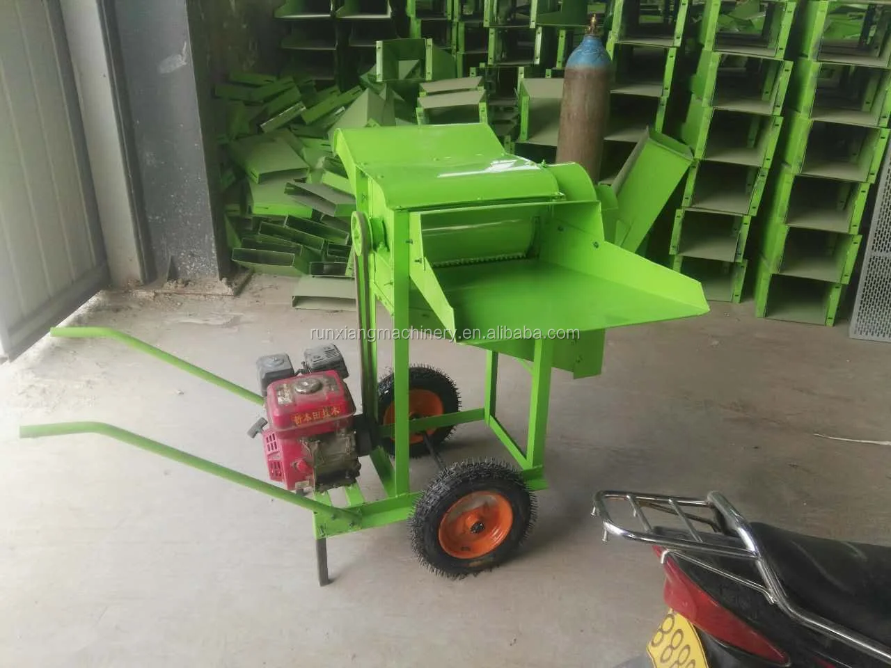 Petite machine à battre le blé / Batteuse manuelle de millet ...