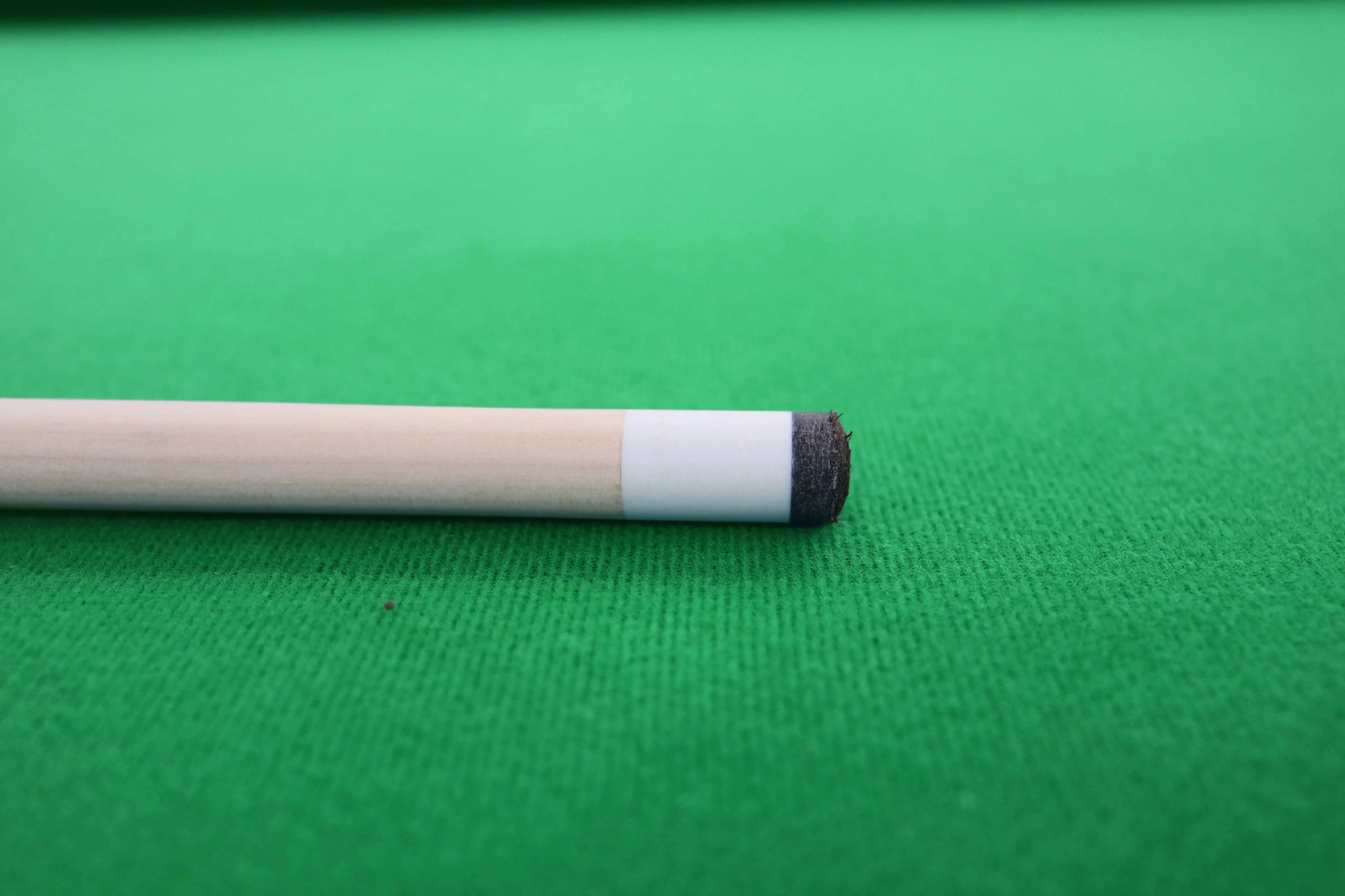 Shop High Quality Maple Wood Snooker & Billiard Cues
