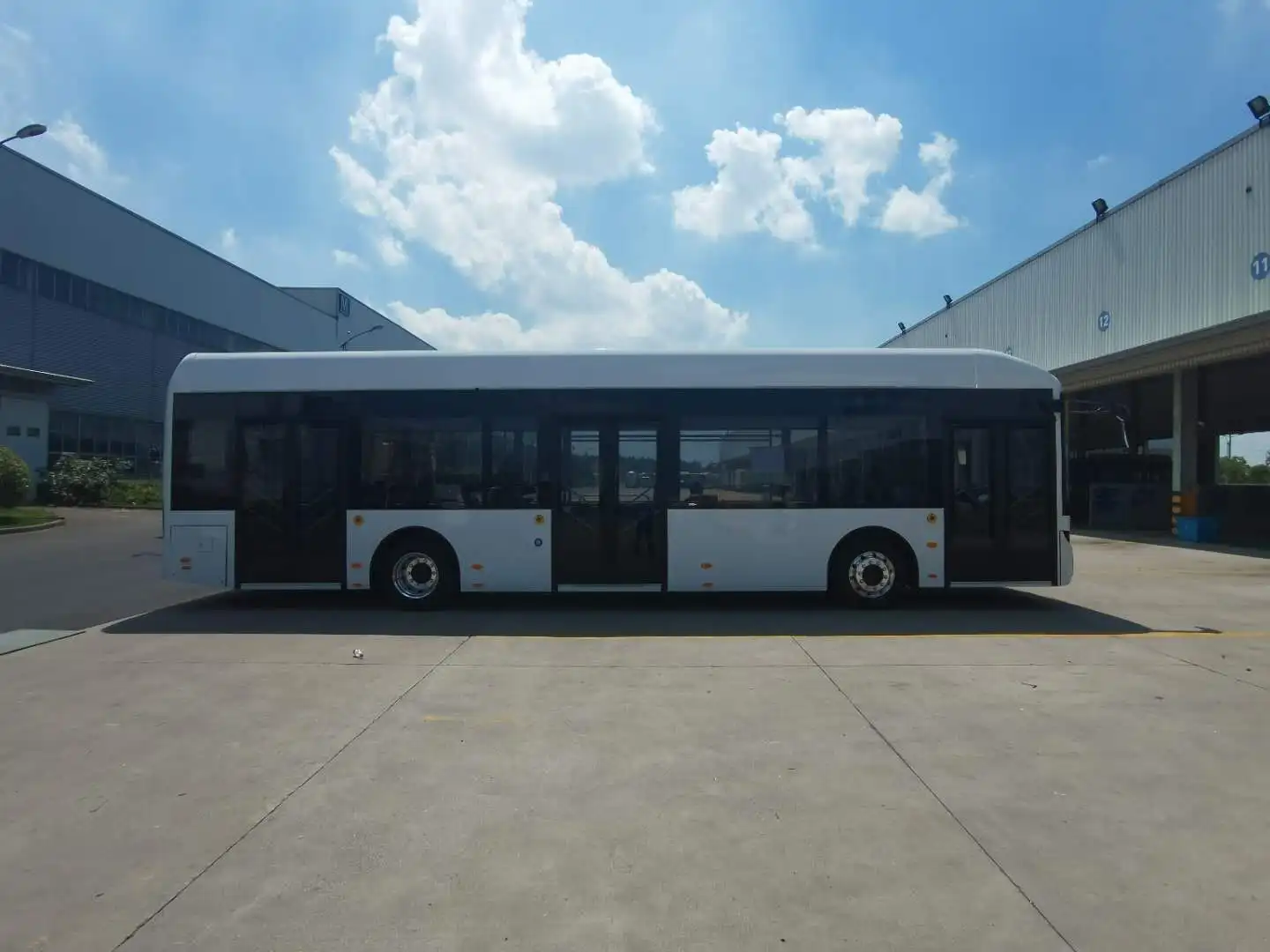 12m Electric Bus Urban Transport City Bus 200km Mileage Optional 32 ...