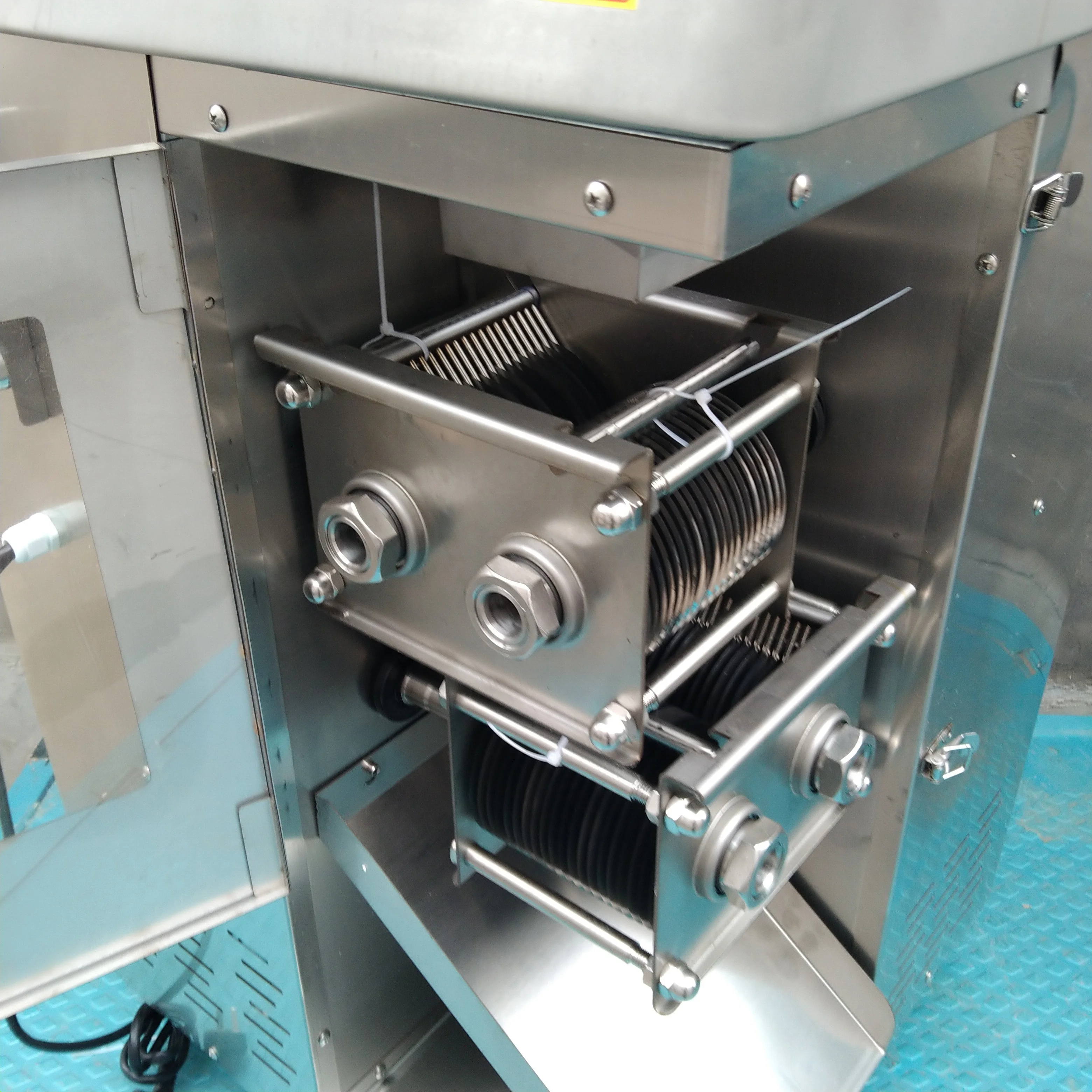 Industrial Simulating Hand Pulling Chicken Cutting Shredder Cooked Pork ...