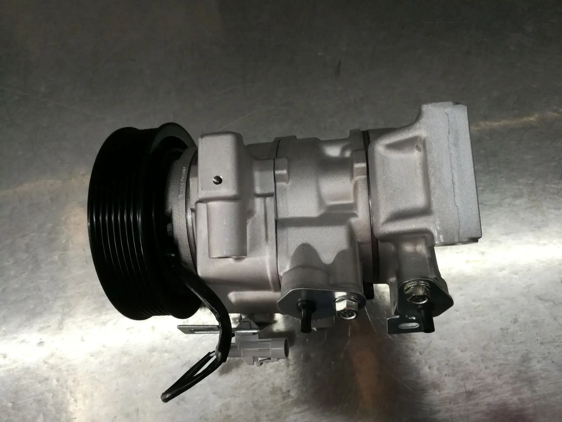 OEM 883200K660 AC Compressor for Toyota Hilux 2.8 Diesel