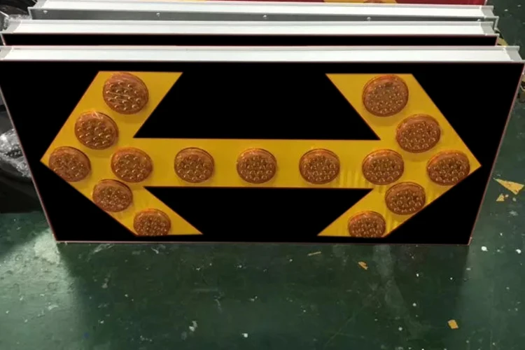 Solar Energy Led Chevron Sign Arrow Direction Board Traffic Flashing ...