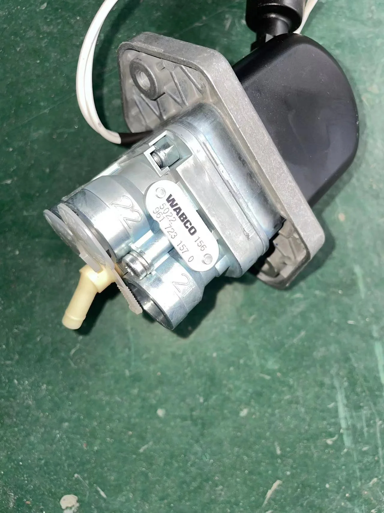 Original Wabco 9617231570 Hand Brake Valve,Parking + Add. Valve Kamaz ...