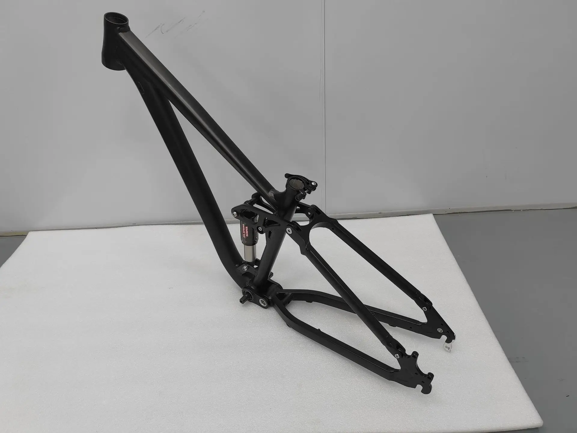 Wholesale Durable Metal Four-Link Soft Tail Mountain Bike Frame