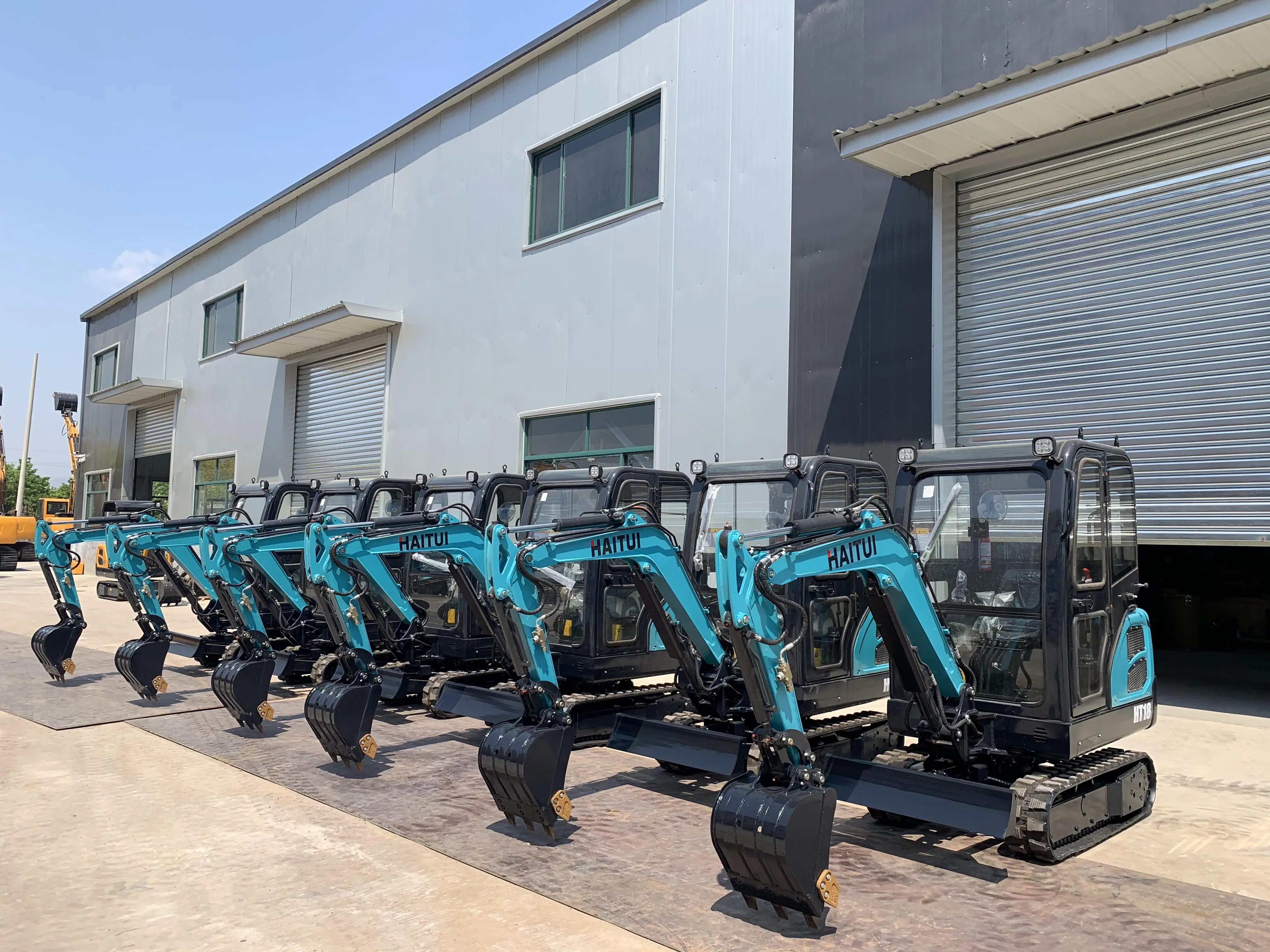 Ht18 1.8t Mini Excavator Chinese Mini Digger For Sale - Buy 1.8ton Mini ...