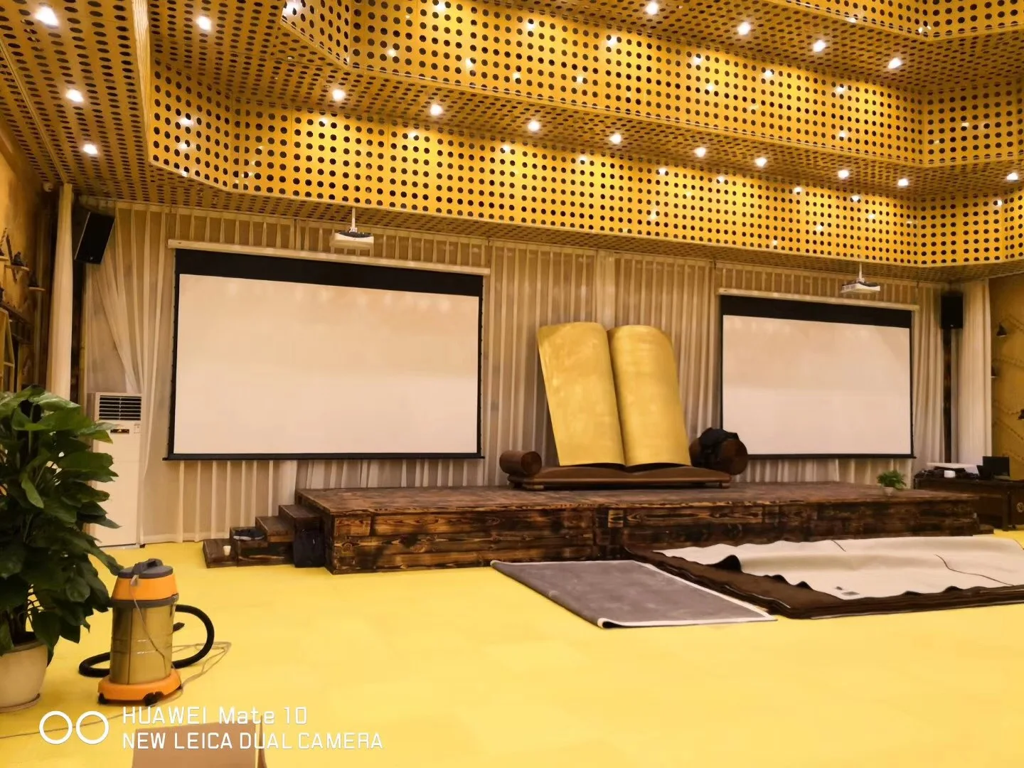 SMX Large Venue Projector Screen - 600 Inch Electric Motor