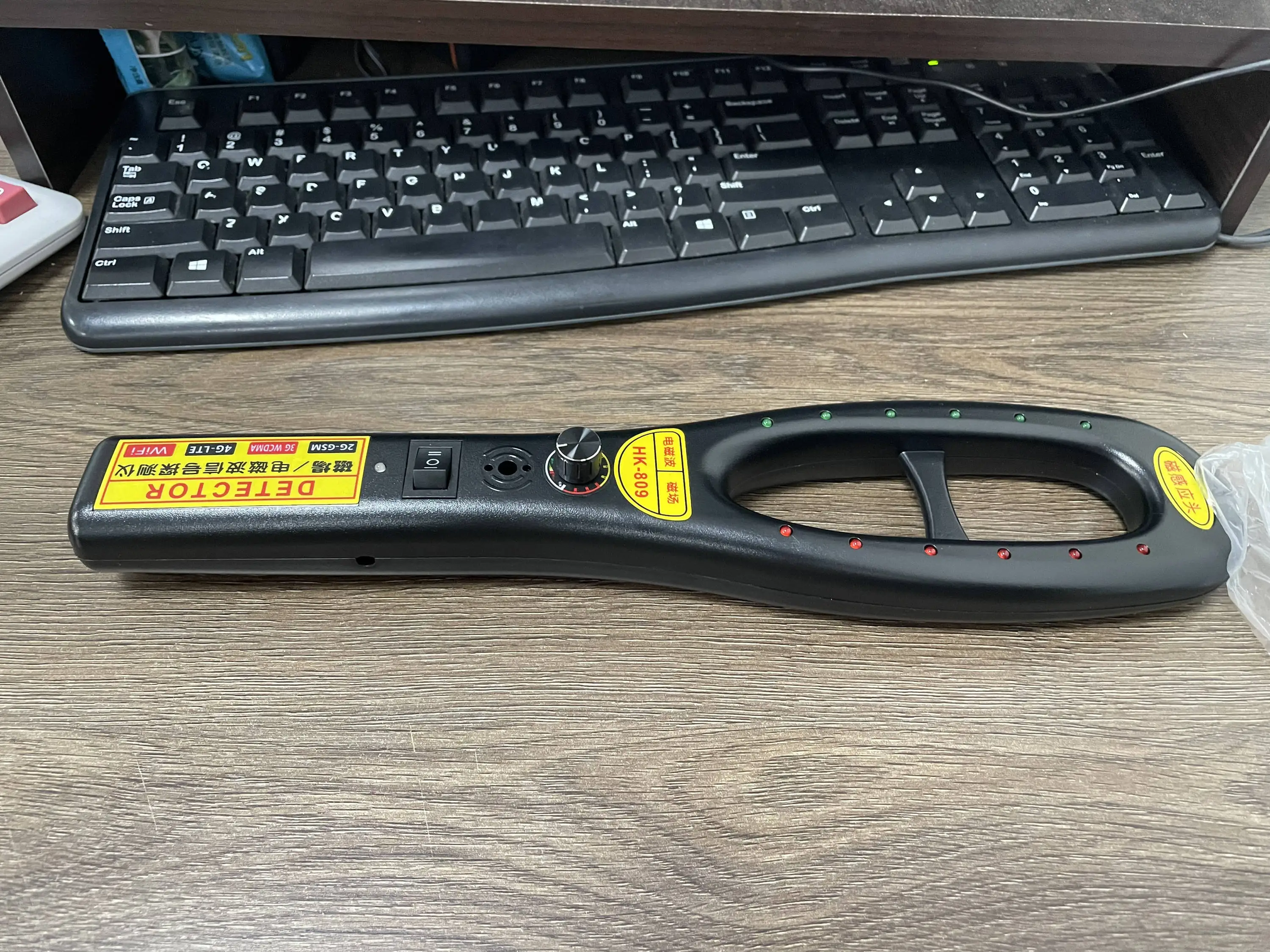 HK809 Handheld RF Signal Detector for GPS Tracker & Wifi Camera Detection