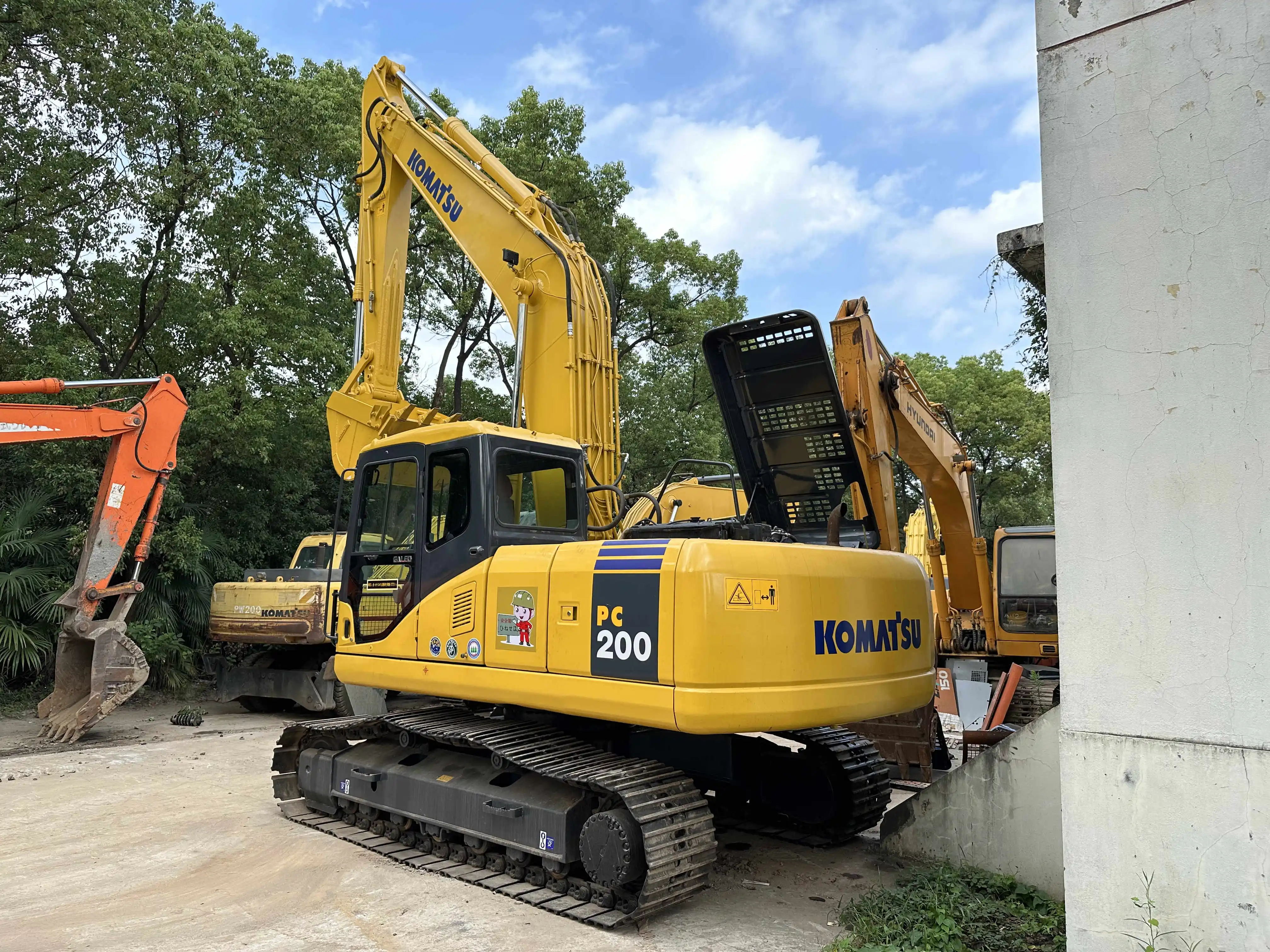 Crawler Excavator Used Komatsupc200-7 / Second-hand Japan Engine Pc 200 ...