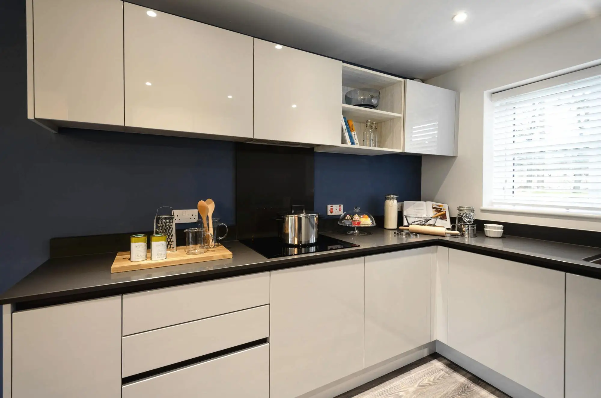 MDF Apartment Beige High Gloss Lacquer L Shape Kitchen