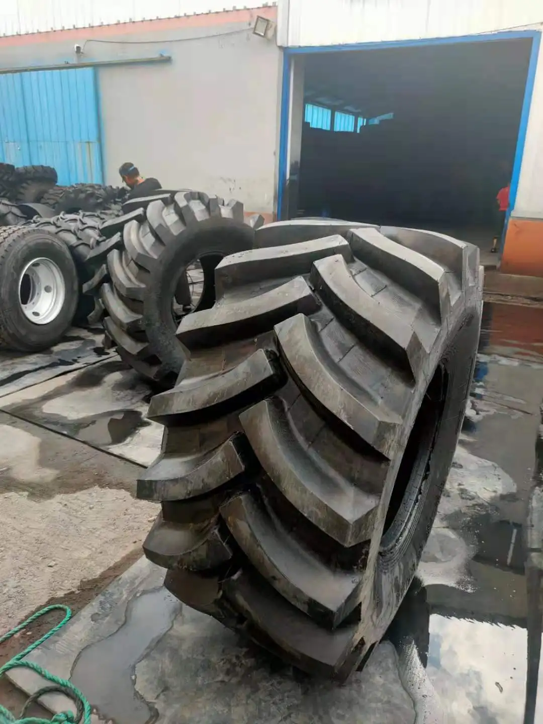 Forestry Skidder Tyre R-1 30.5-32 28L-26 24.5-32 LS-2
